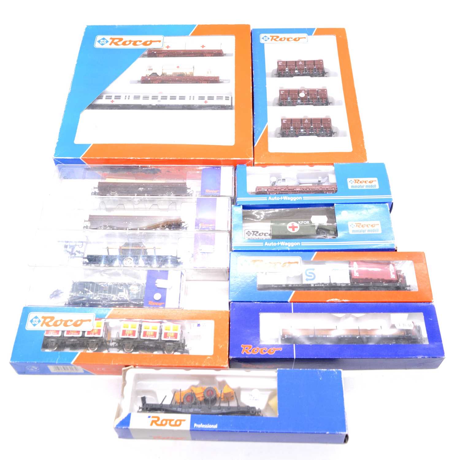 Lot 283 - Twelve Roco HO gauge passenger coaches,