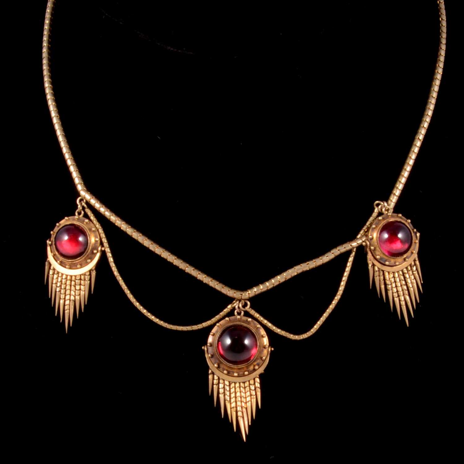 Lot 164 - A Victorian yellow metal necklace with three