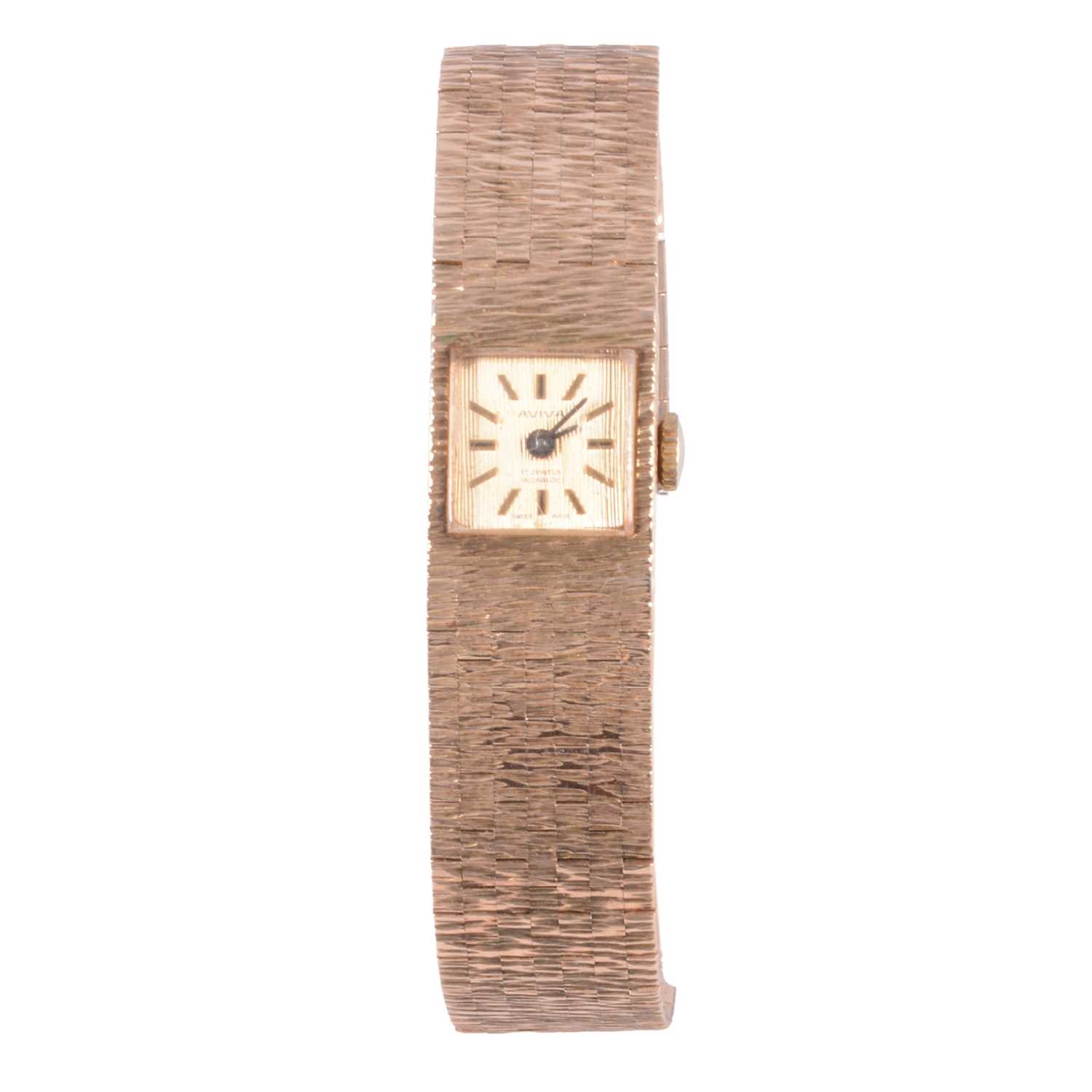 Lot 1013 - Aviva - a lady's 9 carat yellow gold