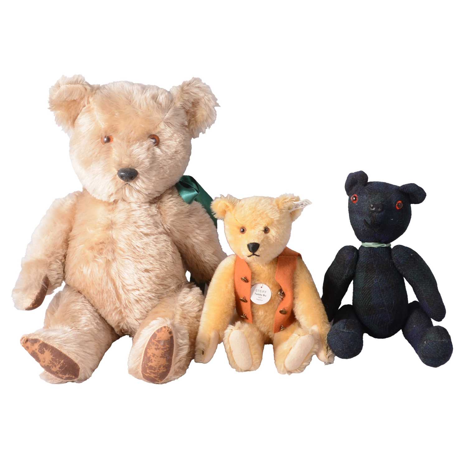 Lot 132 - Modern Steiff Teddy Bu bear and others,