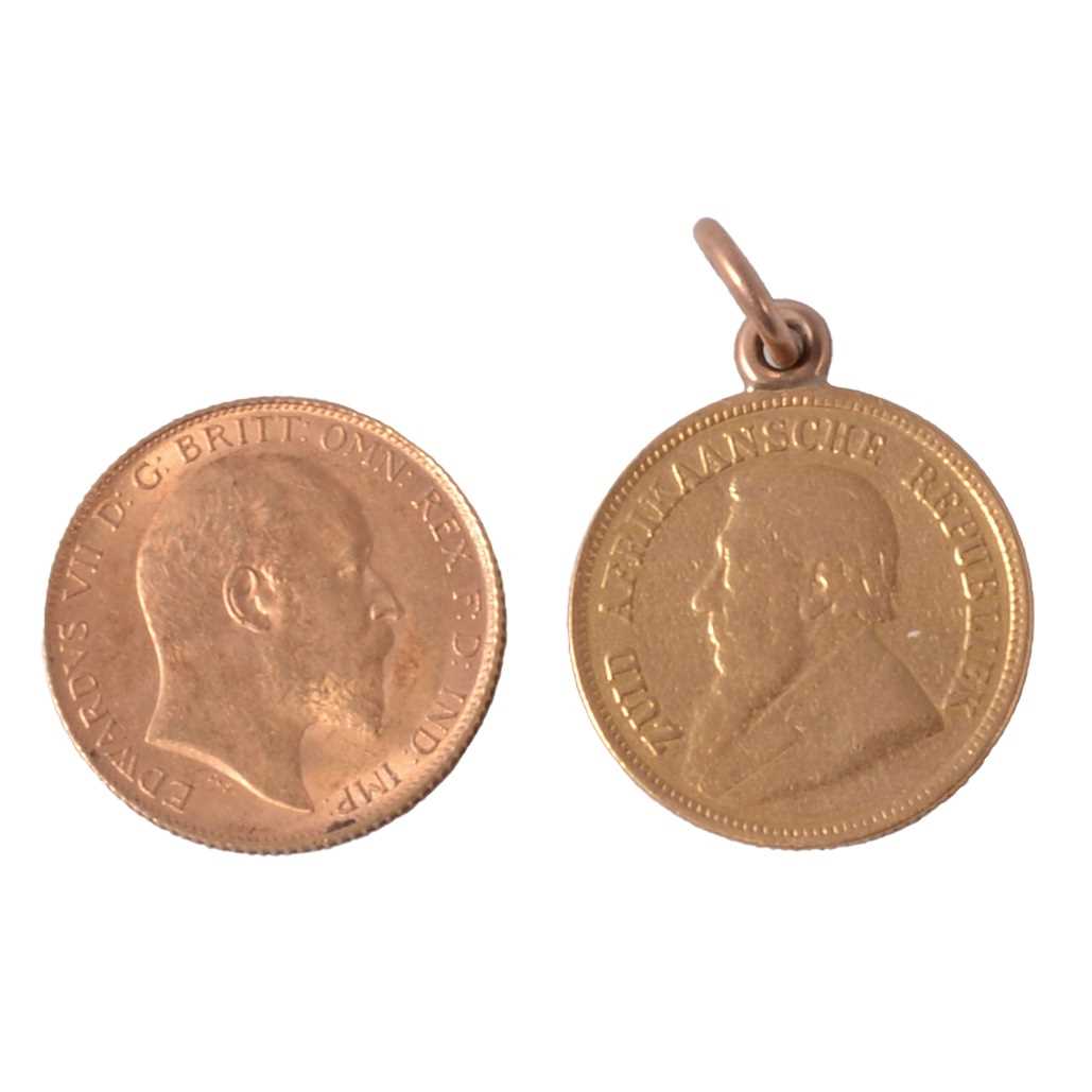 Lot 218 - Gold half Sovereign coin and a gold half