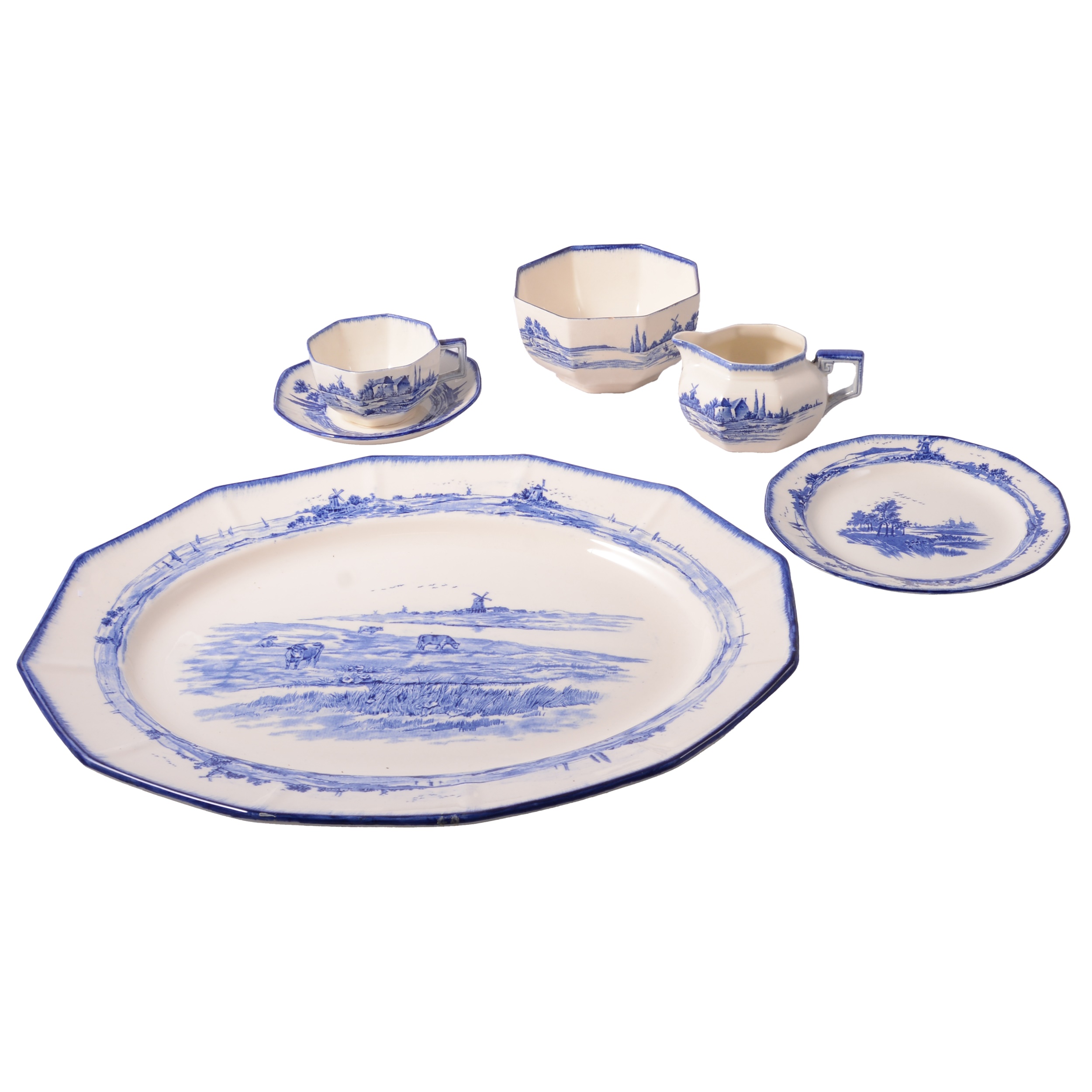 Lot 114 - Royal Doulton 'Norfolk' pattern blue and