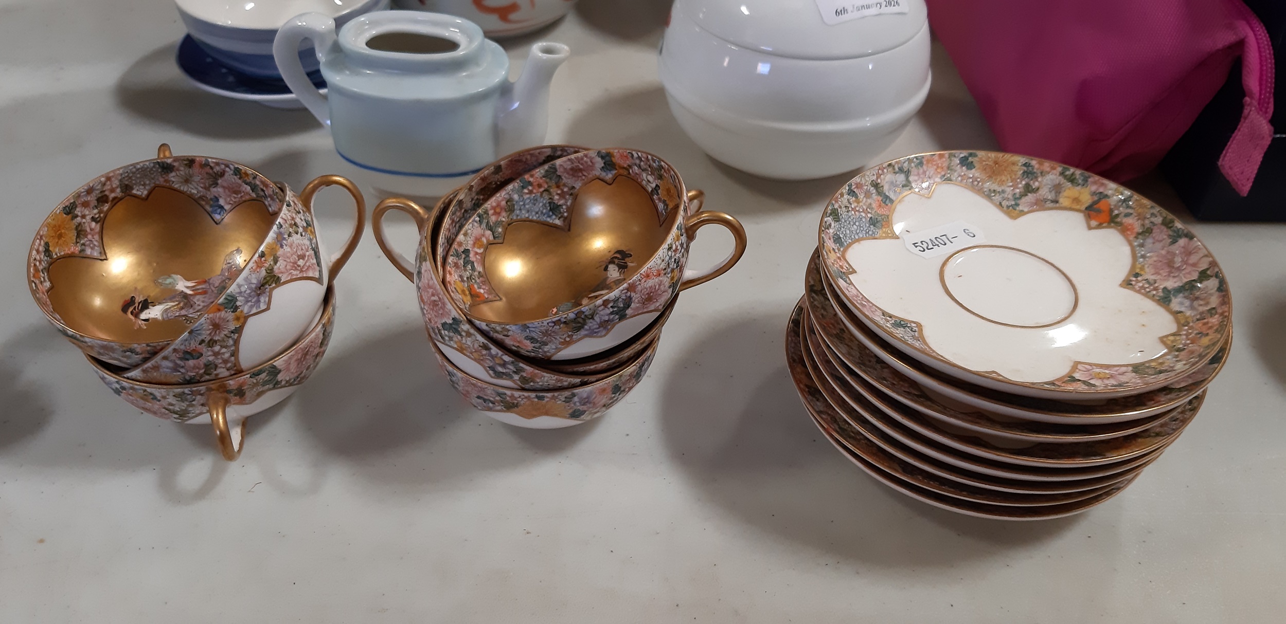 Lot 98 - Kutani ware part teaset, and a small quantity