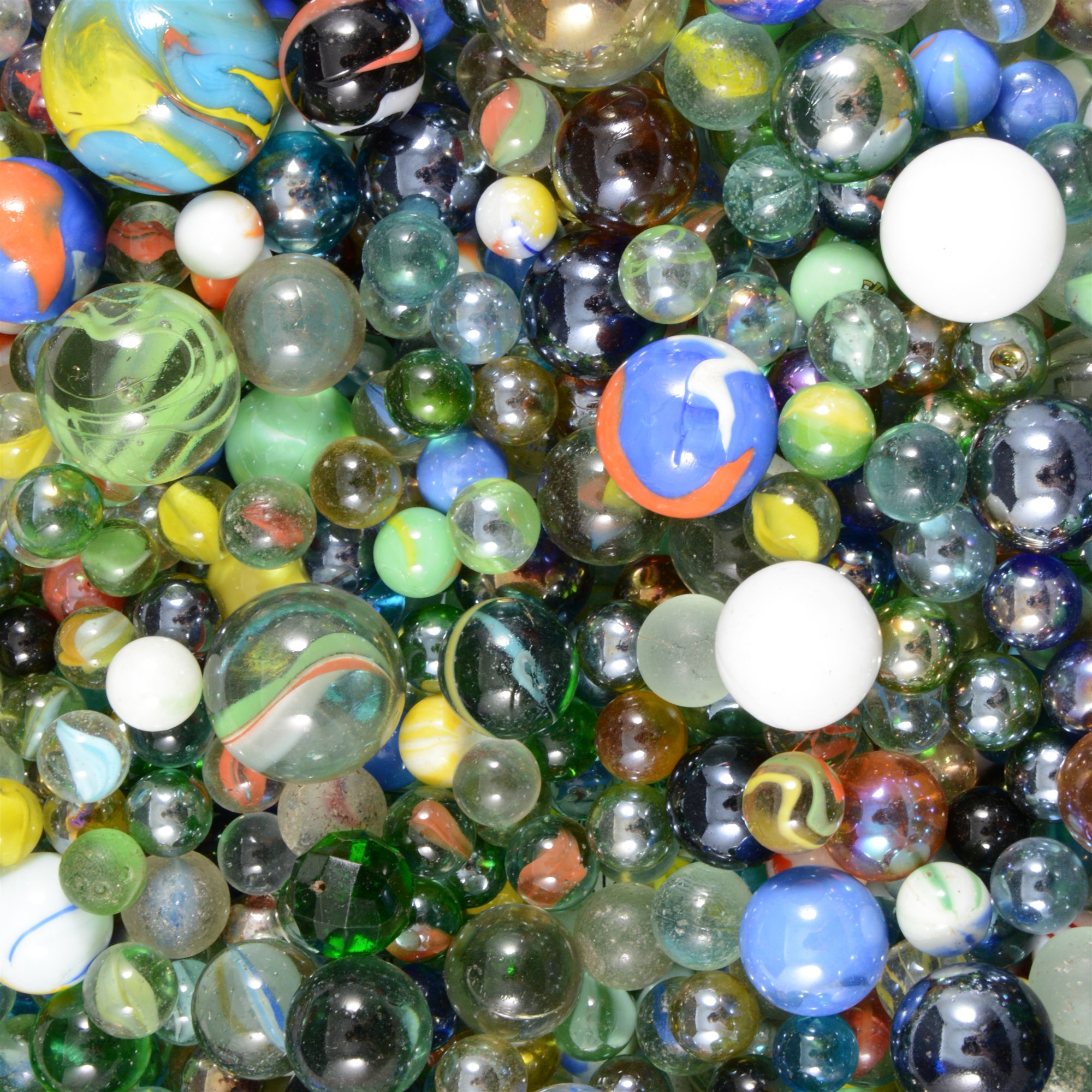 Lot 194 - Large quantity of loose marbles, various
