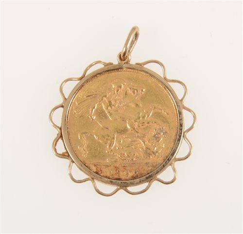 Lot 298 - A Full Sovereign - Edward VII 1906 in a 9