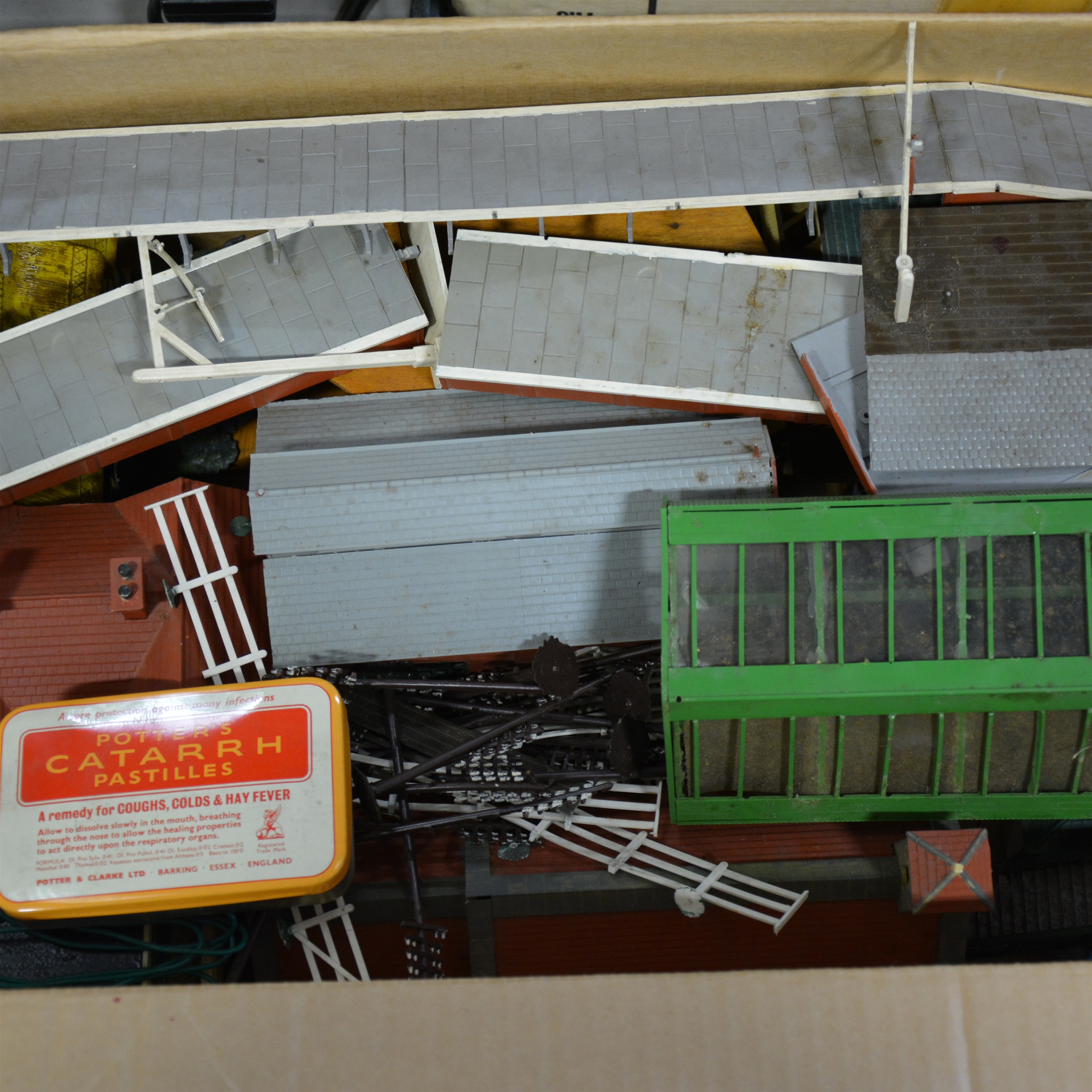 Lot 85 - OO gauge model railway; including Tri-ang RS3