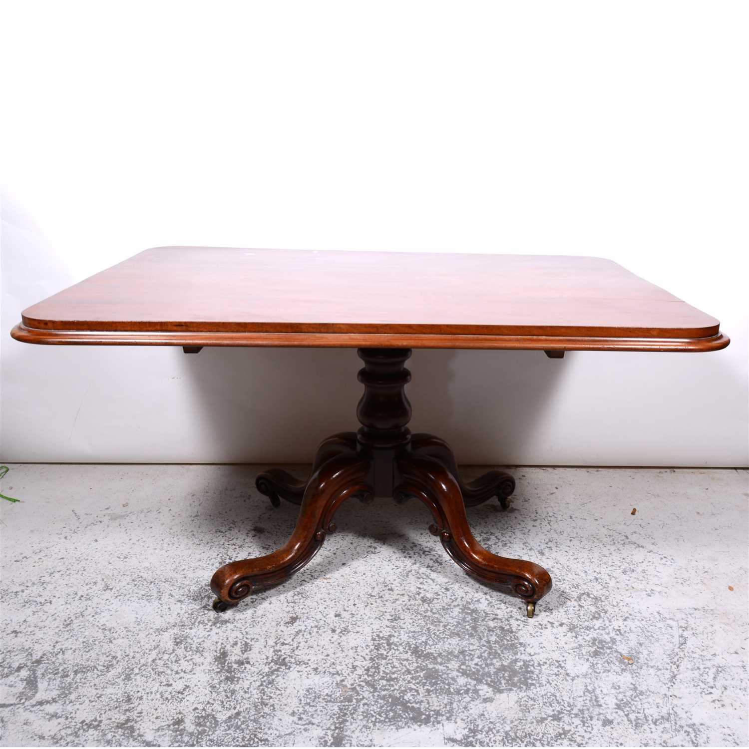 Lot 332 - Victorian mahogany pedestal dining table,