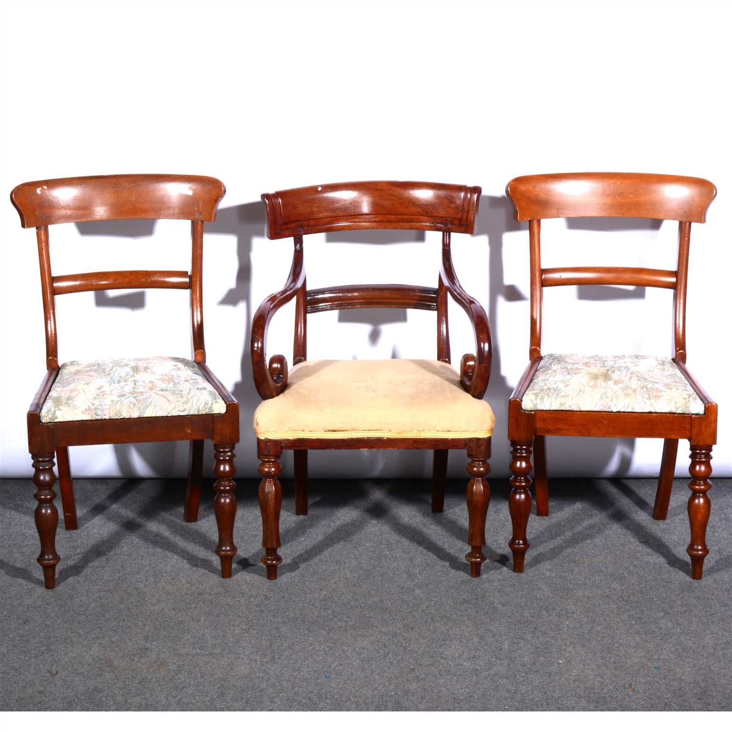 Lot 514 - A pair of Victorian mahogany bar back dining