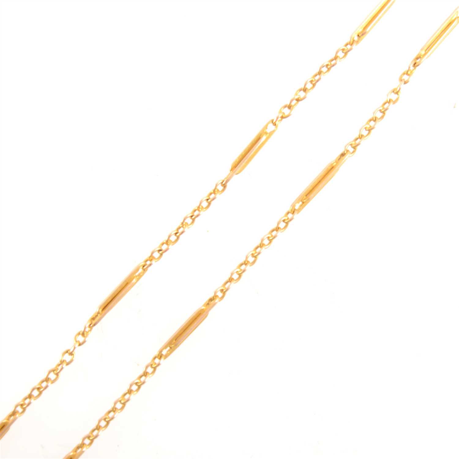 Lot 325 - A yellow metal chain necklace marked 15ct