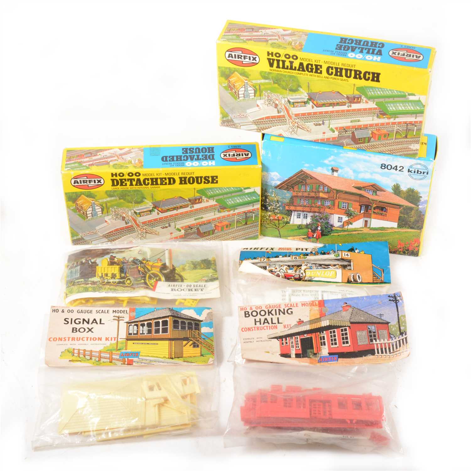 Lot 27 - HO & OO gauge scale model construction kits