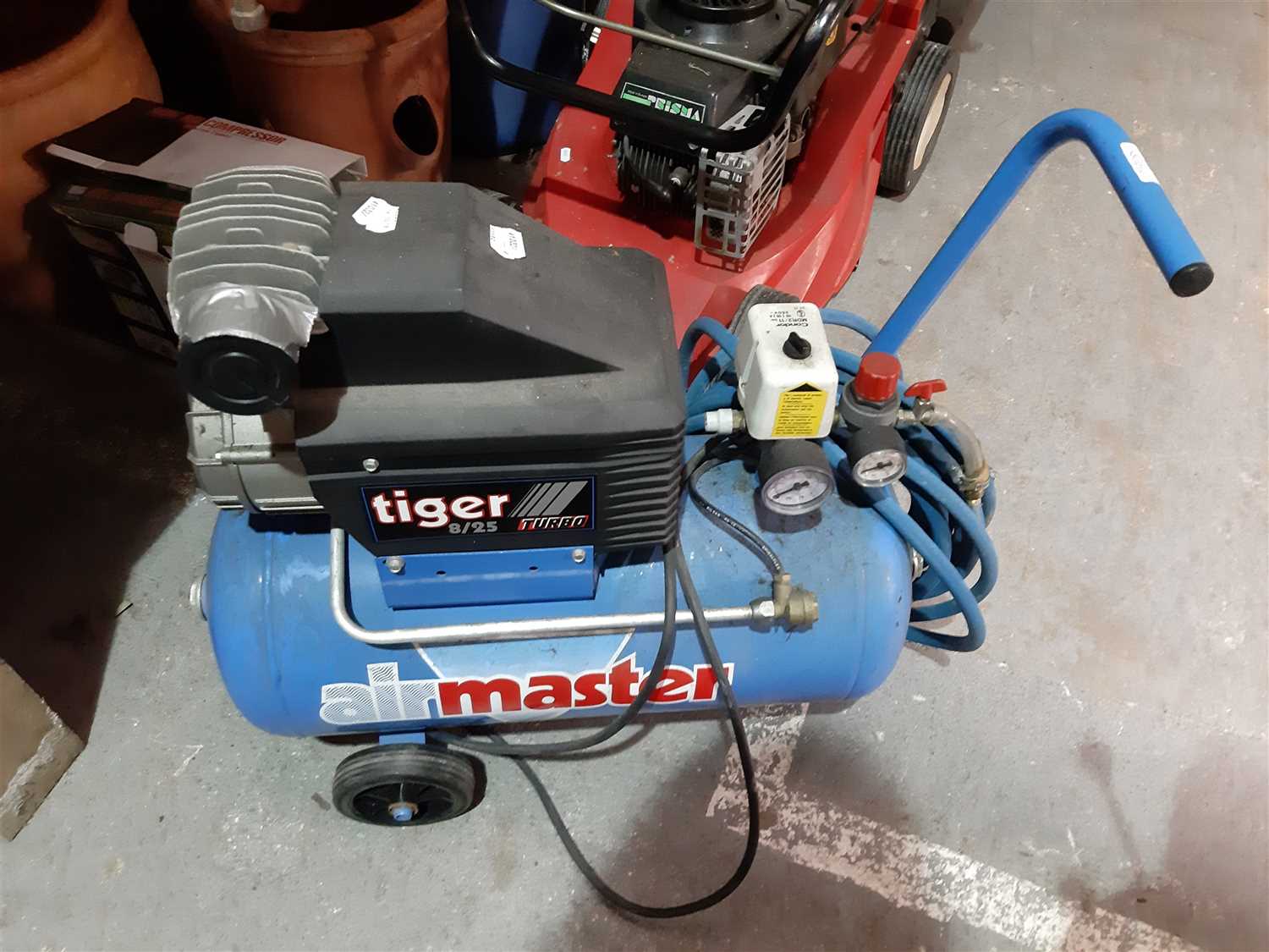 Lot 455 - AirMaster compressor Tiger 8/25 Turbo