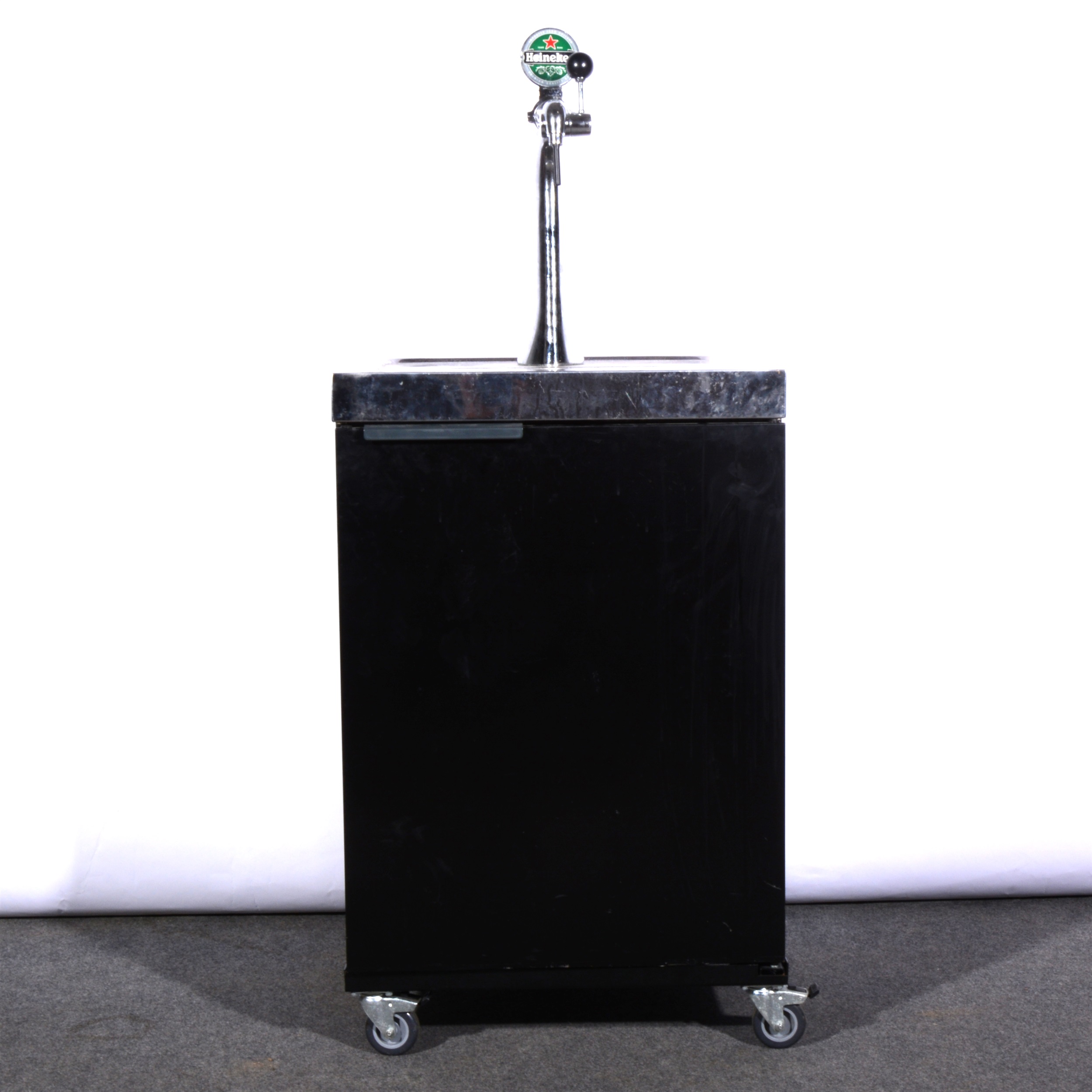 Lot 401 - Two David Classic Green Draught Beer