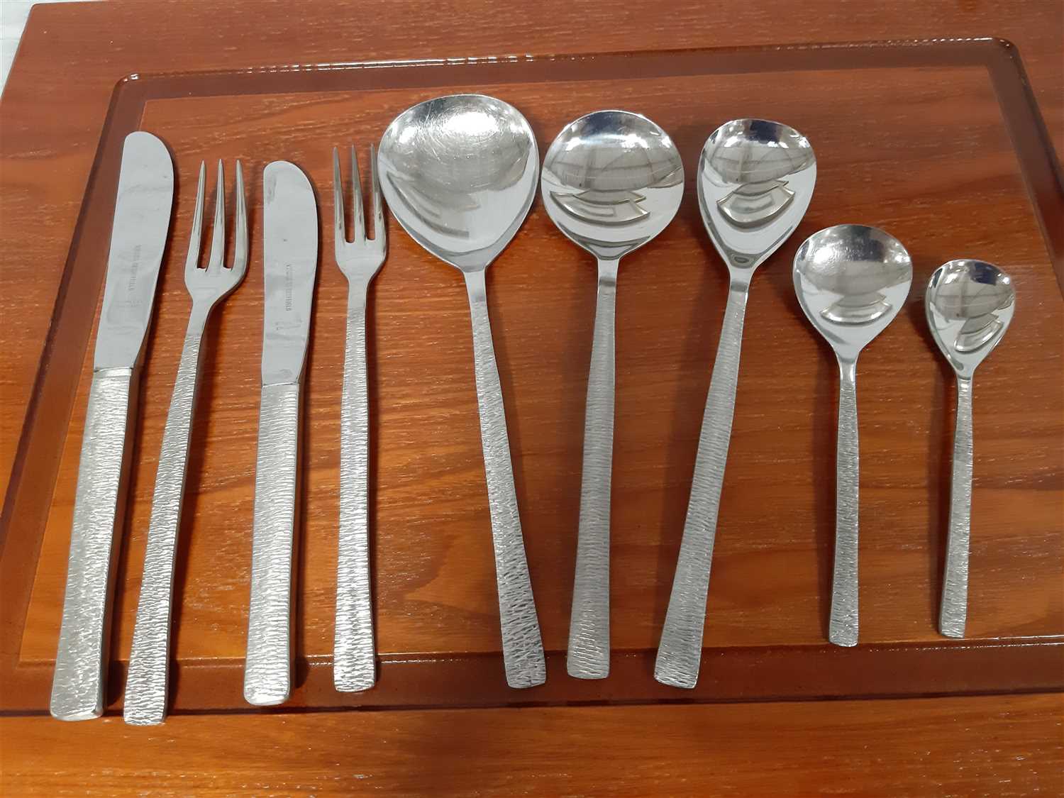 Lot 95 - Viners Studio part canteen of stainless steel