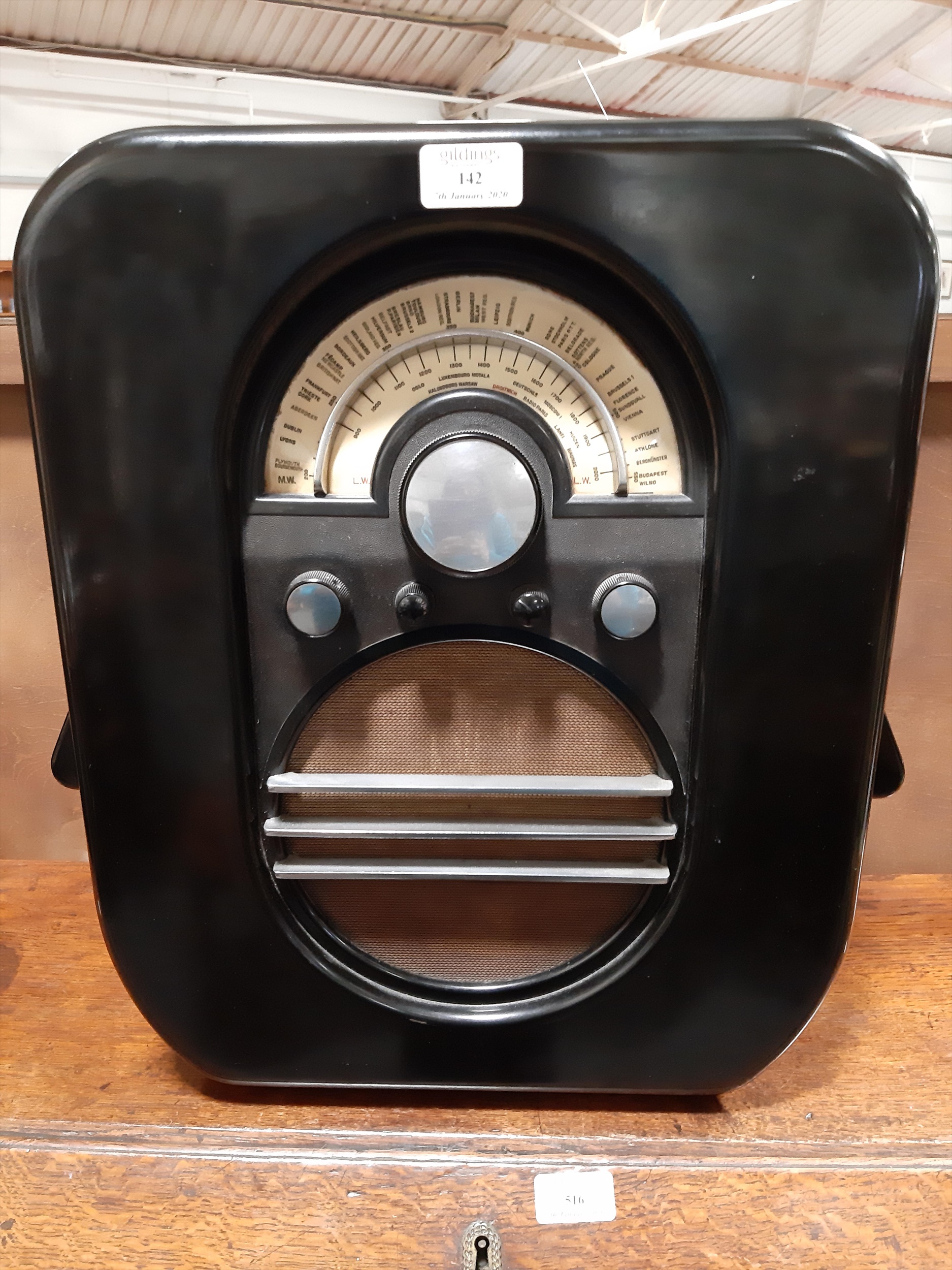 Lot 142 - A vintage bakelite radio receiver, ECKO type