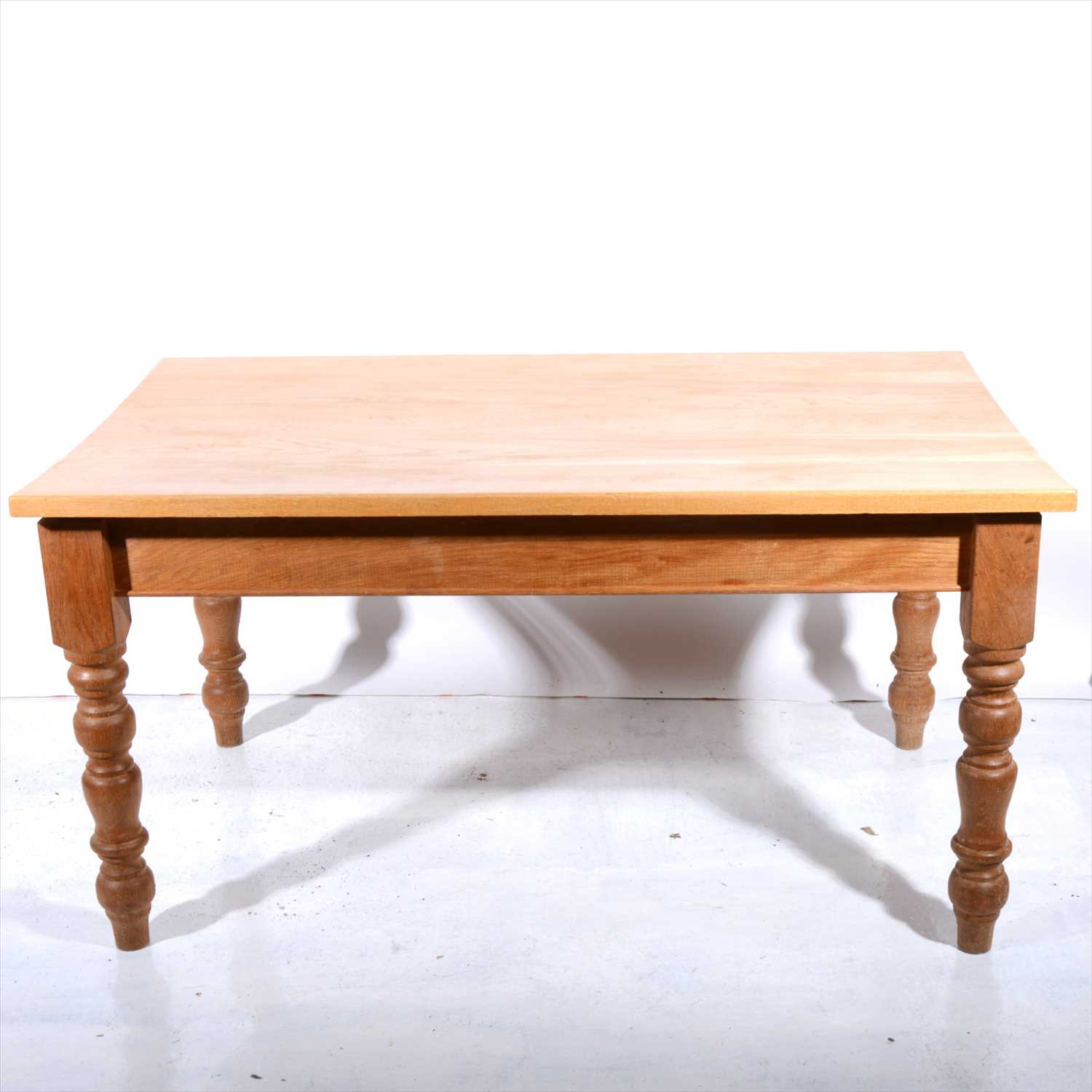 Lot 356 - An oak kitchen table