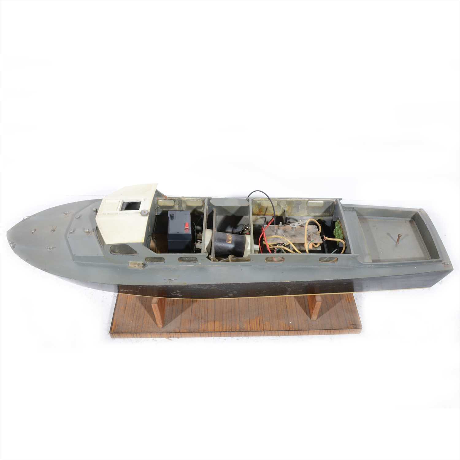Lot 213 - Scratch built model cruiser boat with 6v
