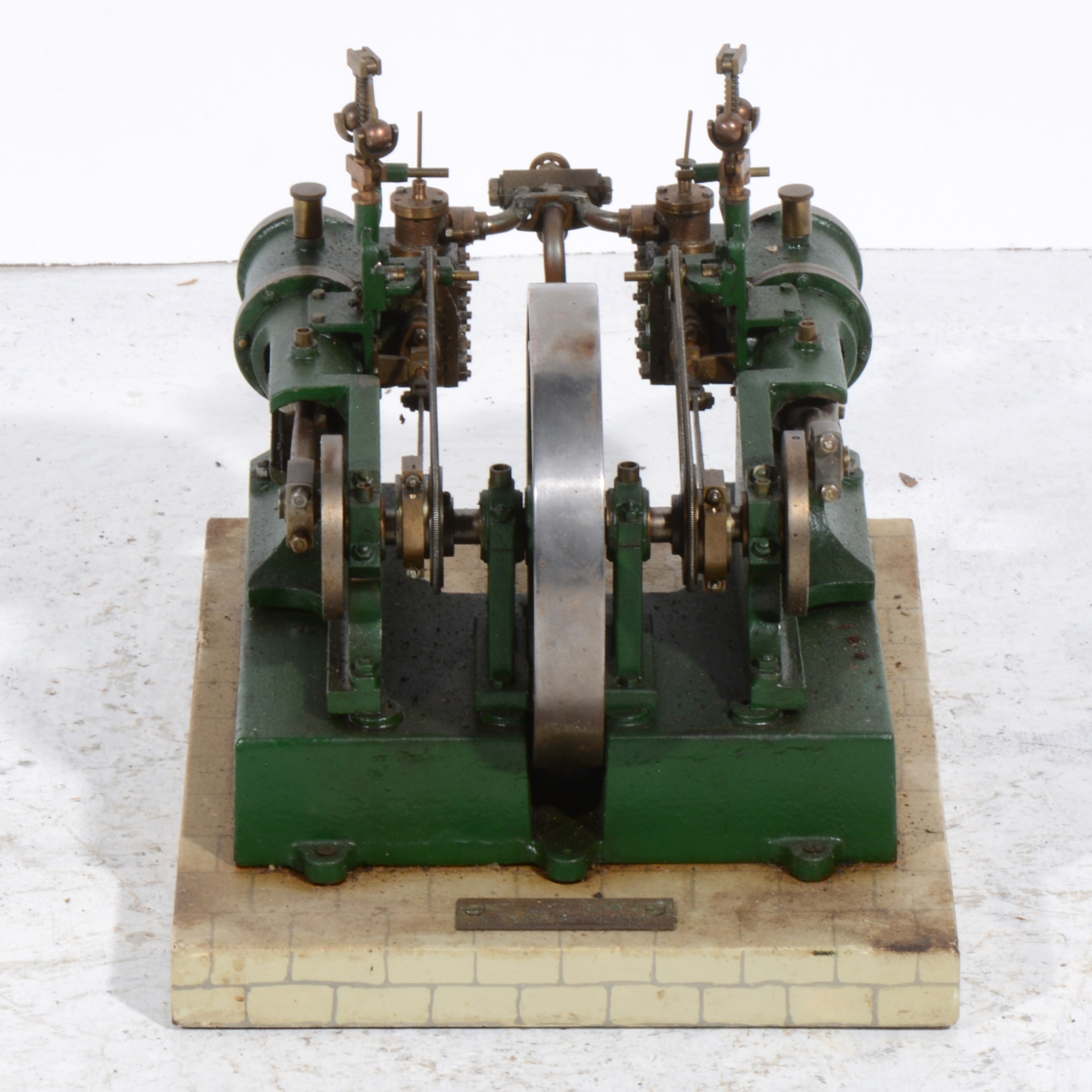 Lot 8 - A well-built twin-cylinder mill engine; live