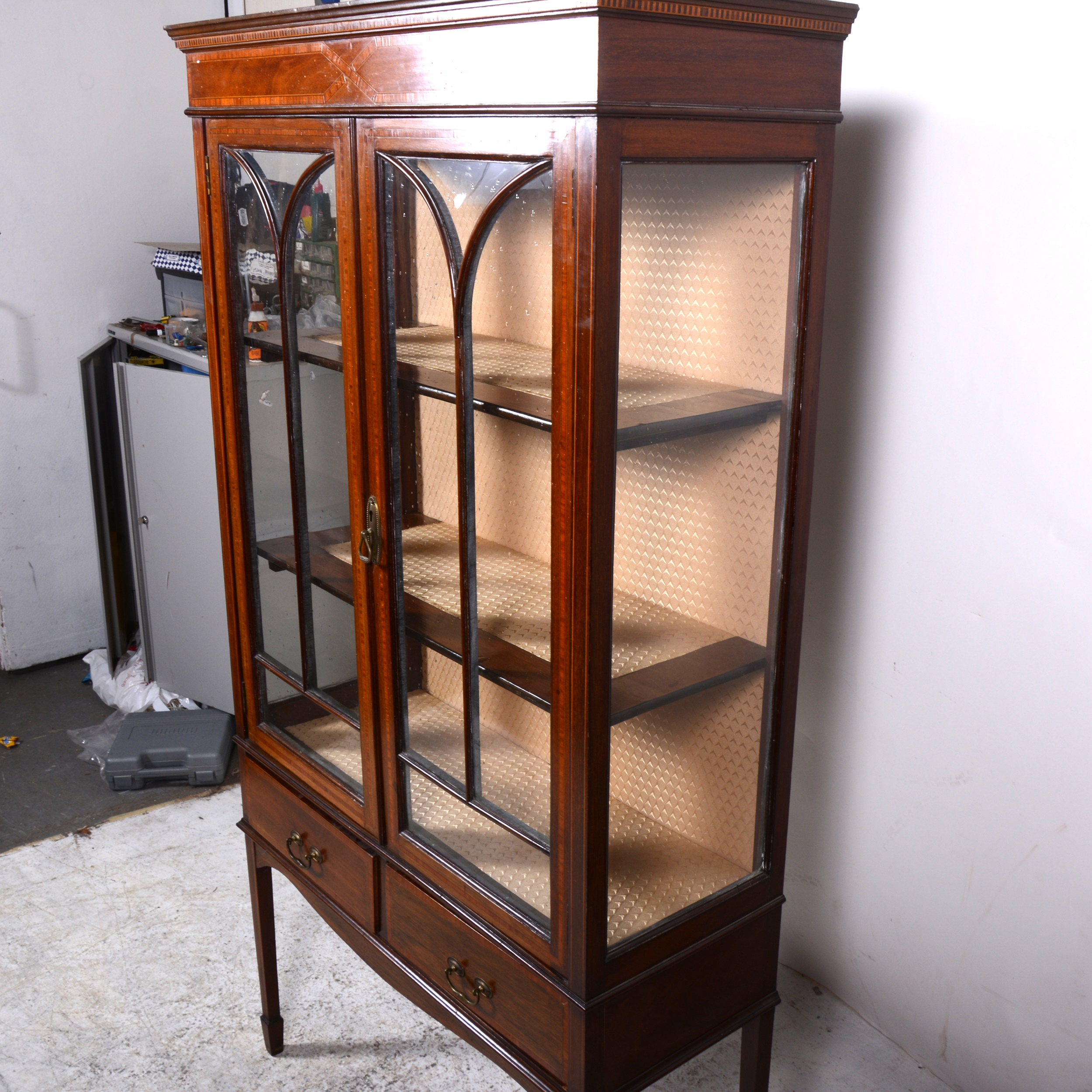 Lot 24 - An Edwardian and satinwood banded display