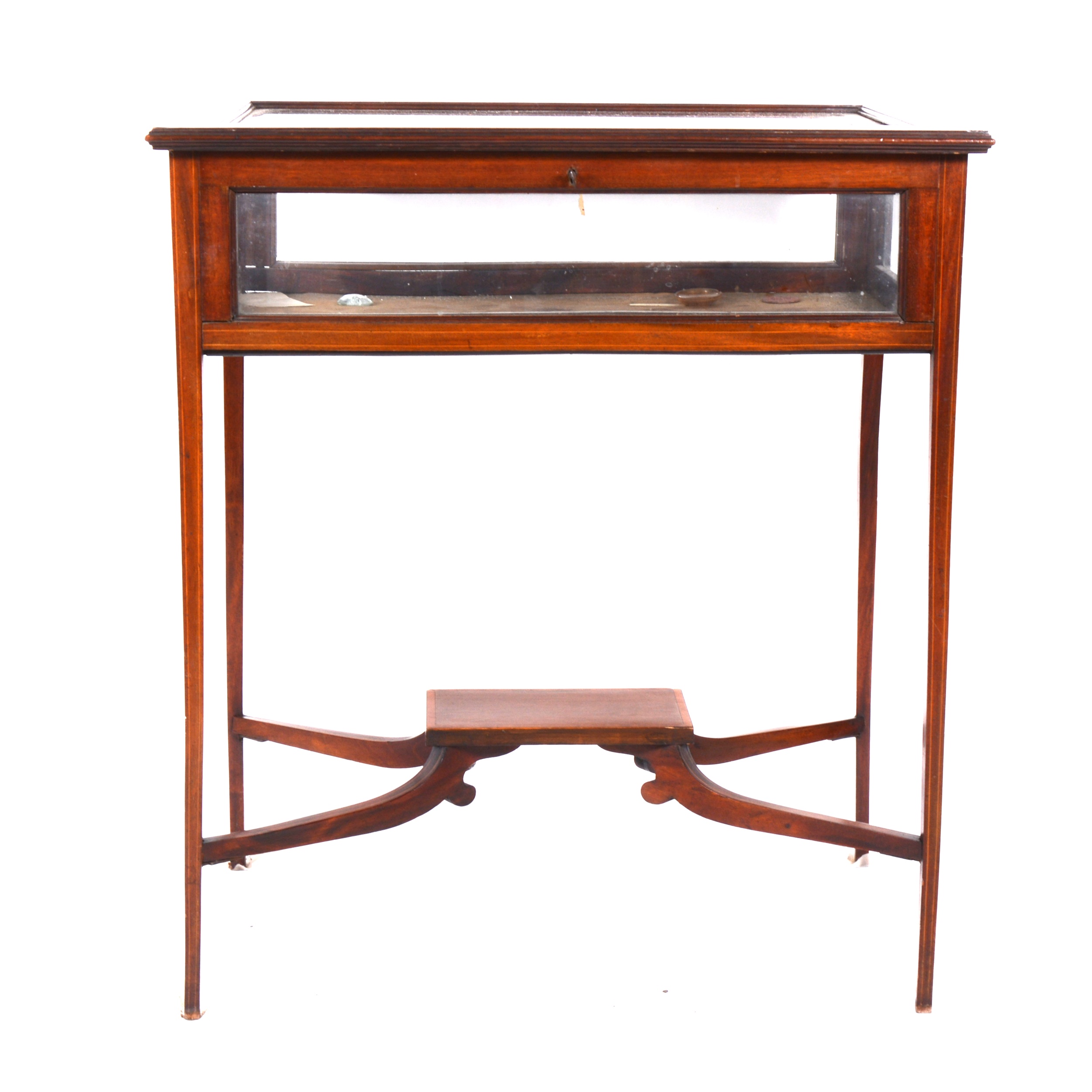 Lot 1555 - An Edwardian glass-top display table