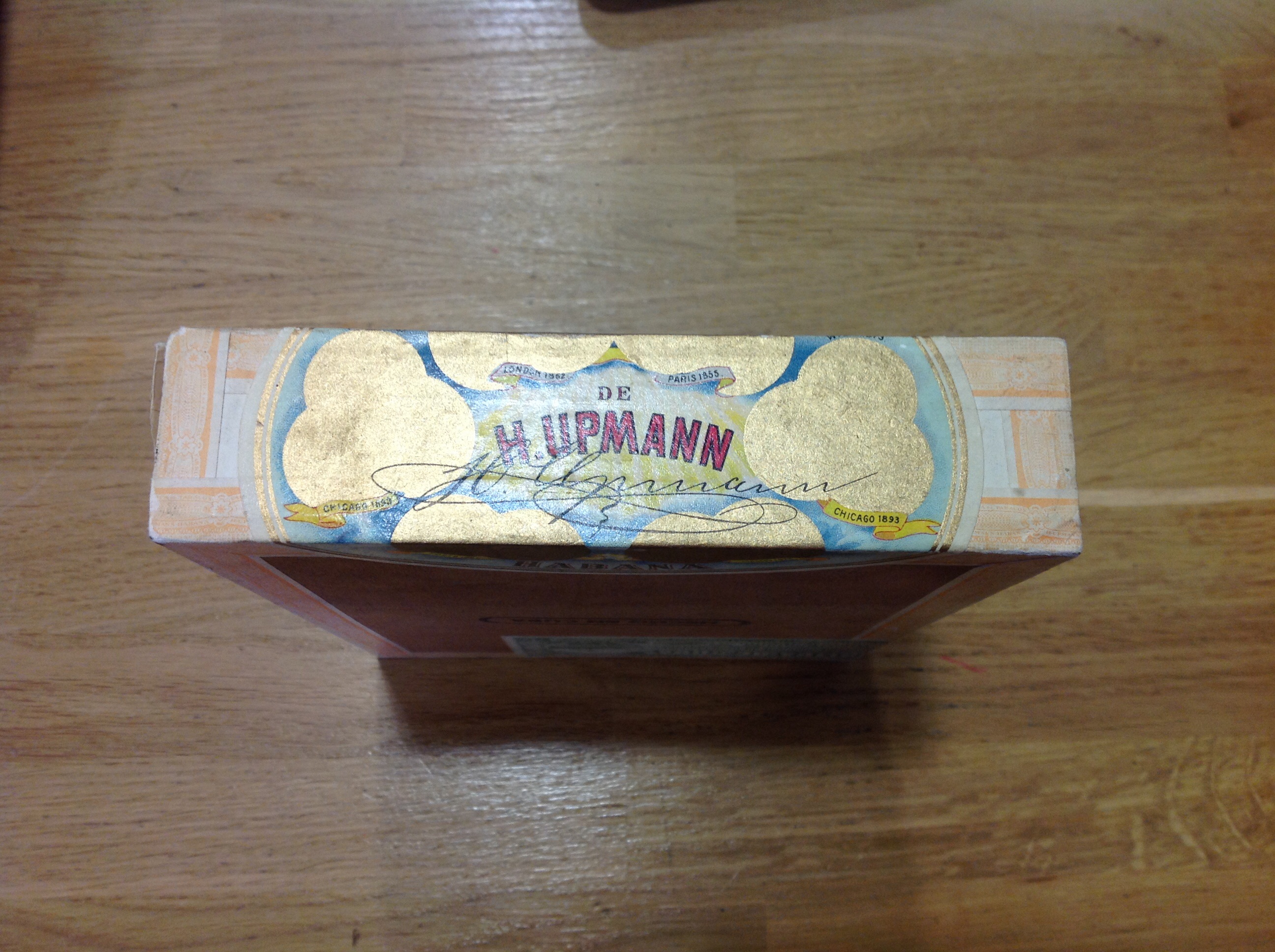 Lot 174 - H Upmann, Havana, one cigar box, and