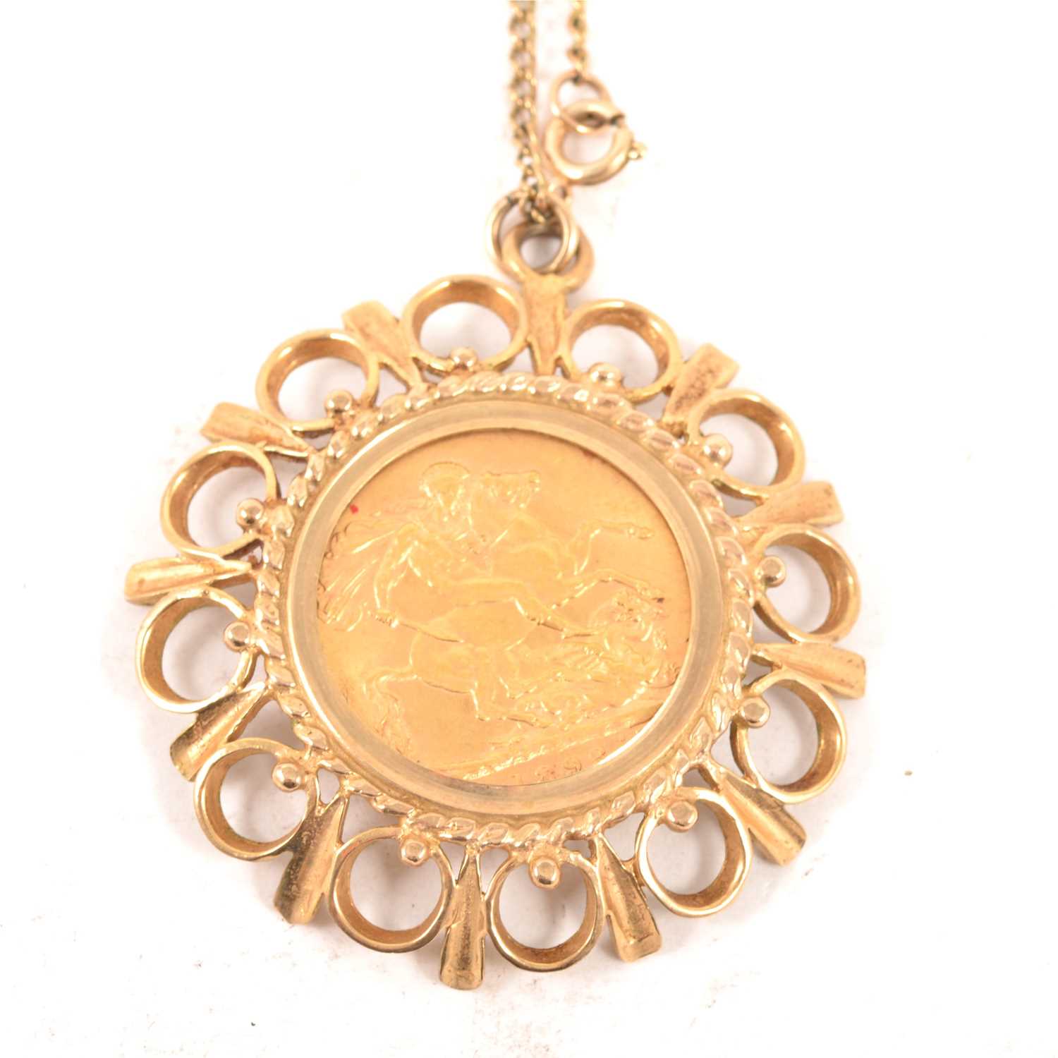 Lot 200 - A Gold Full Sovereign pendant and chain.