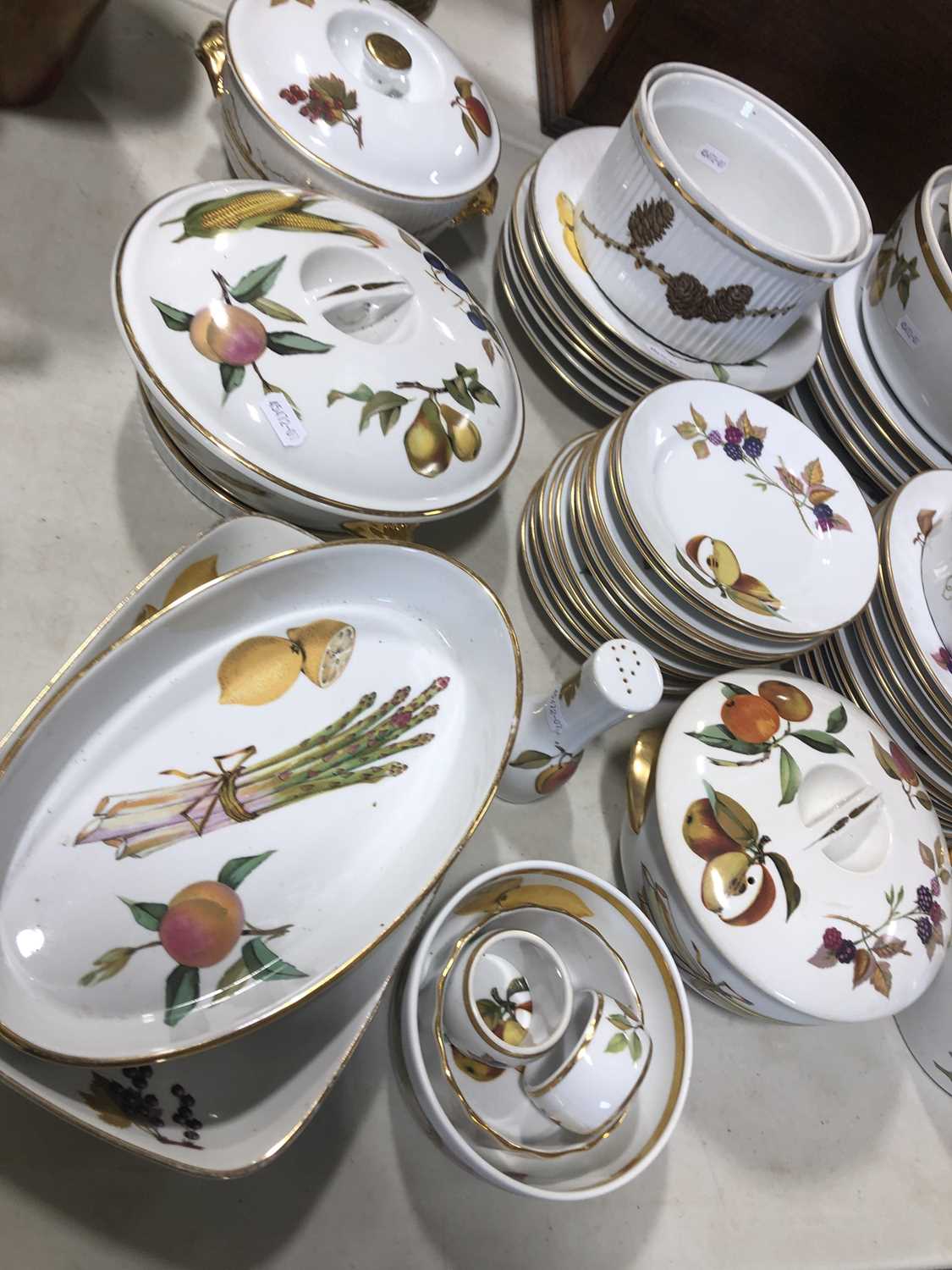 Lot 72 - An extensive collection of Royal Worcester