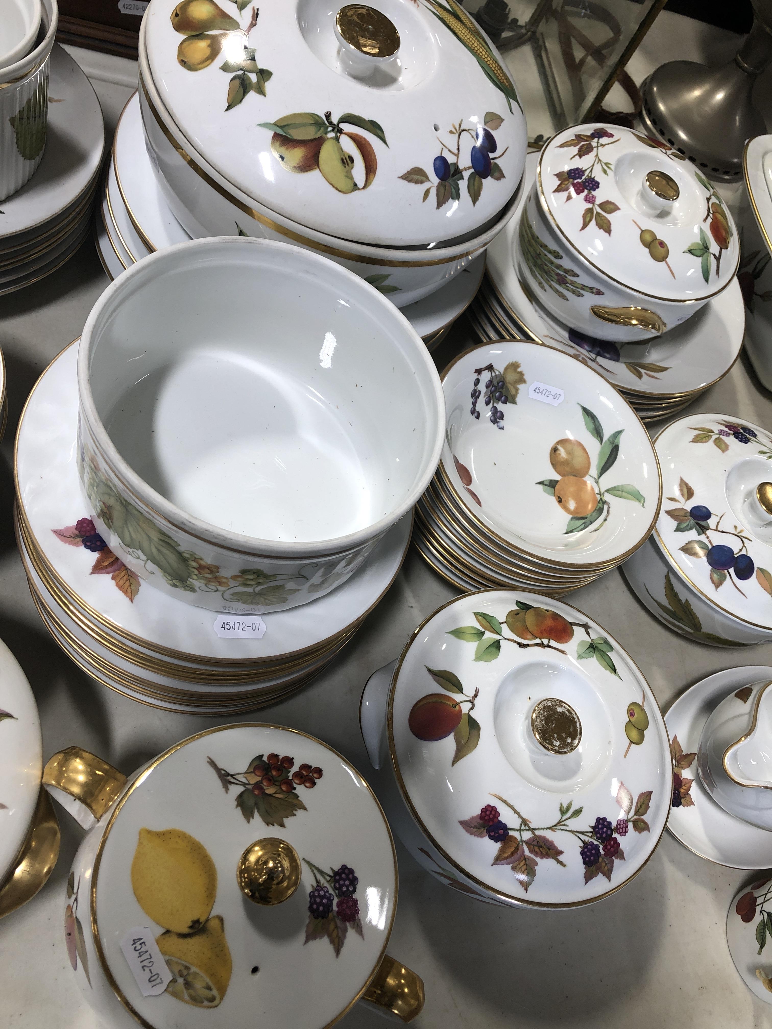 Lot 72 - An extensive collection of Royal Worcester