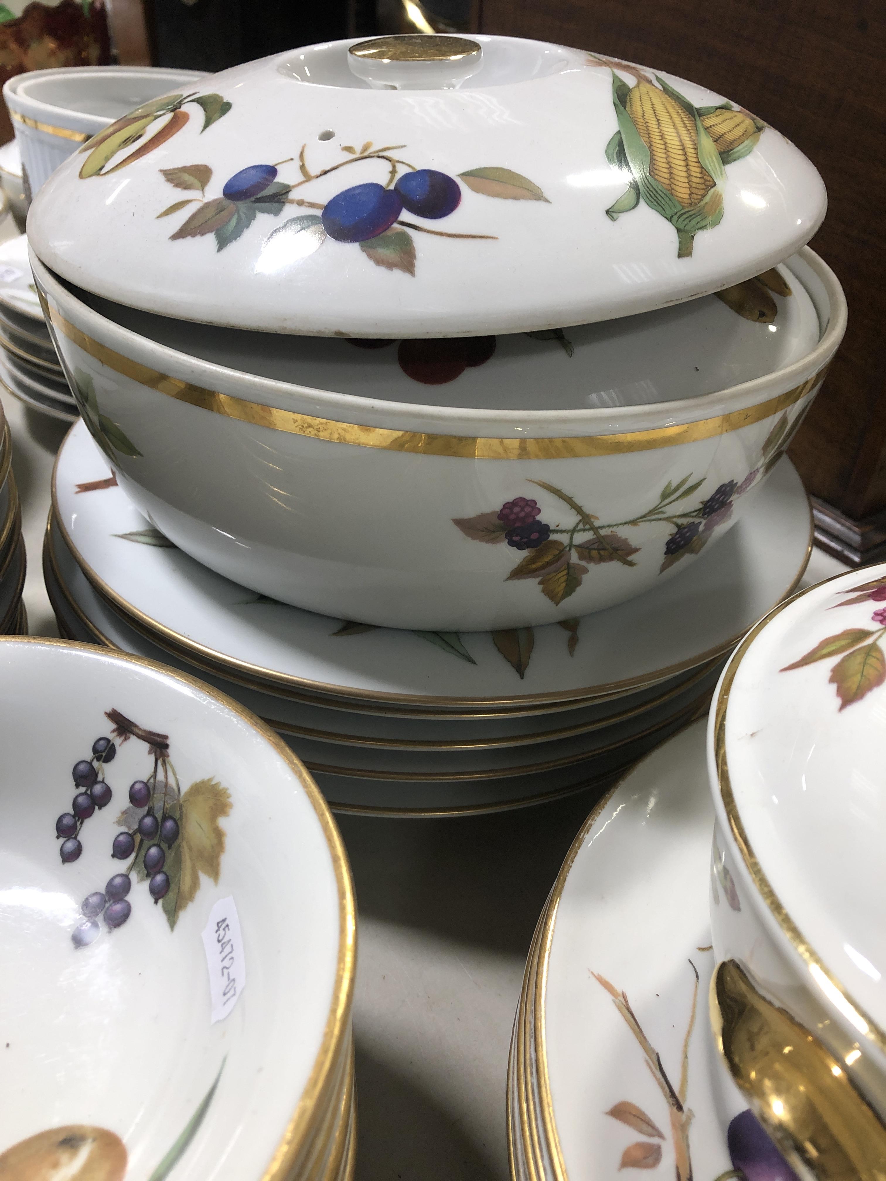 Lot 72 - An extensive collection of Royal Worcester