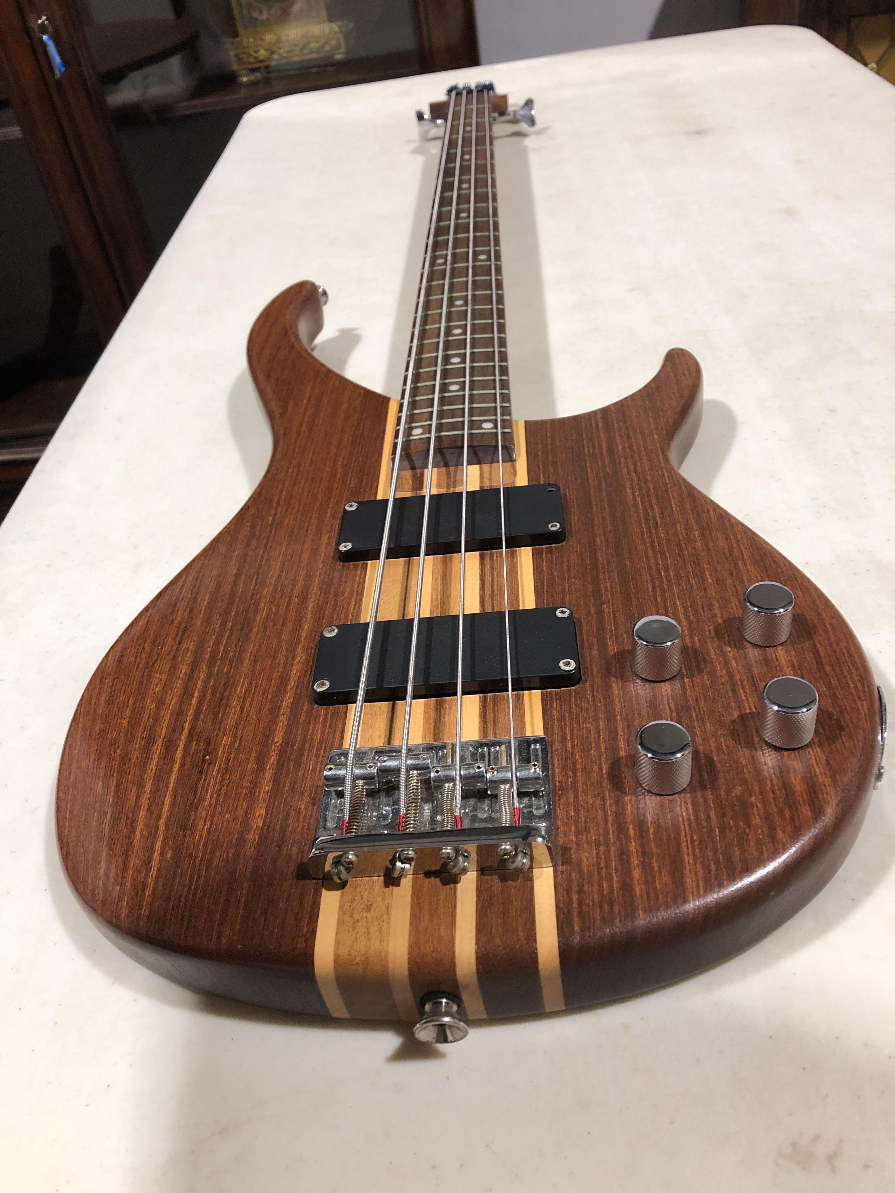 Lot 71 - A Peavey Grind 4 electric bass guitar, four