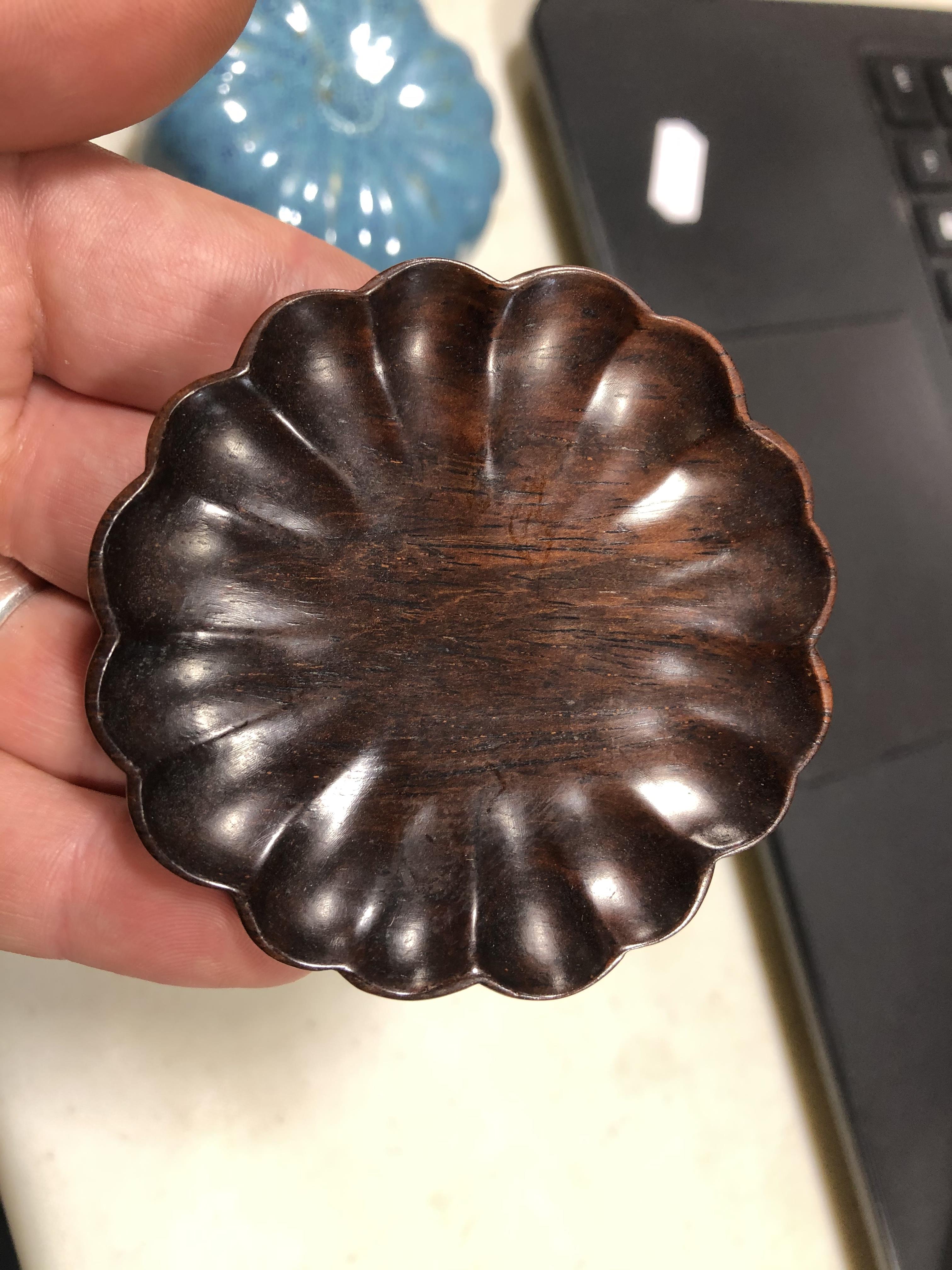 Lot 86 - Chinese porcelain inkpot.