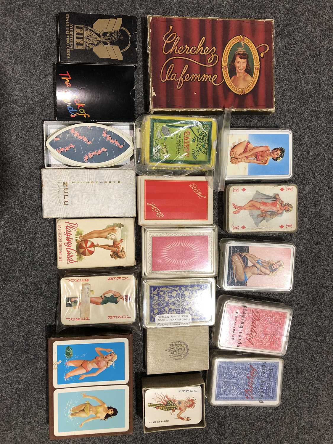 Lot 218 - A quantity of vintage playing cards, mainly