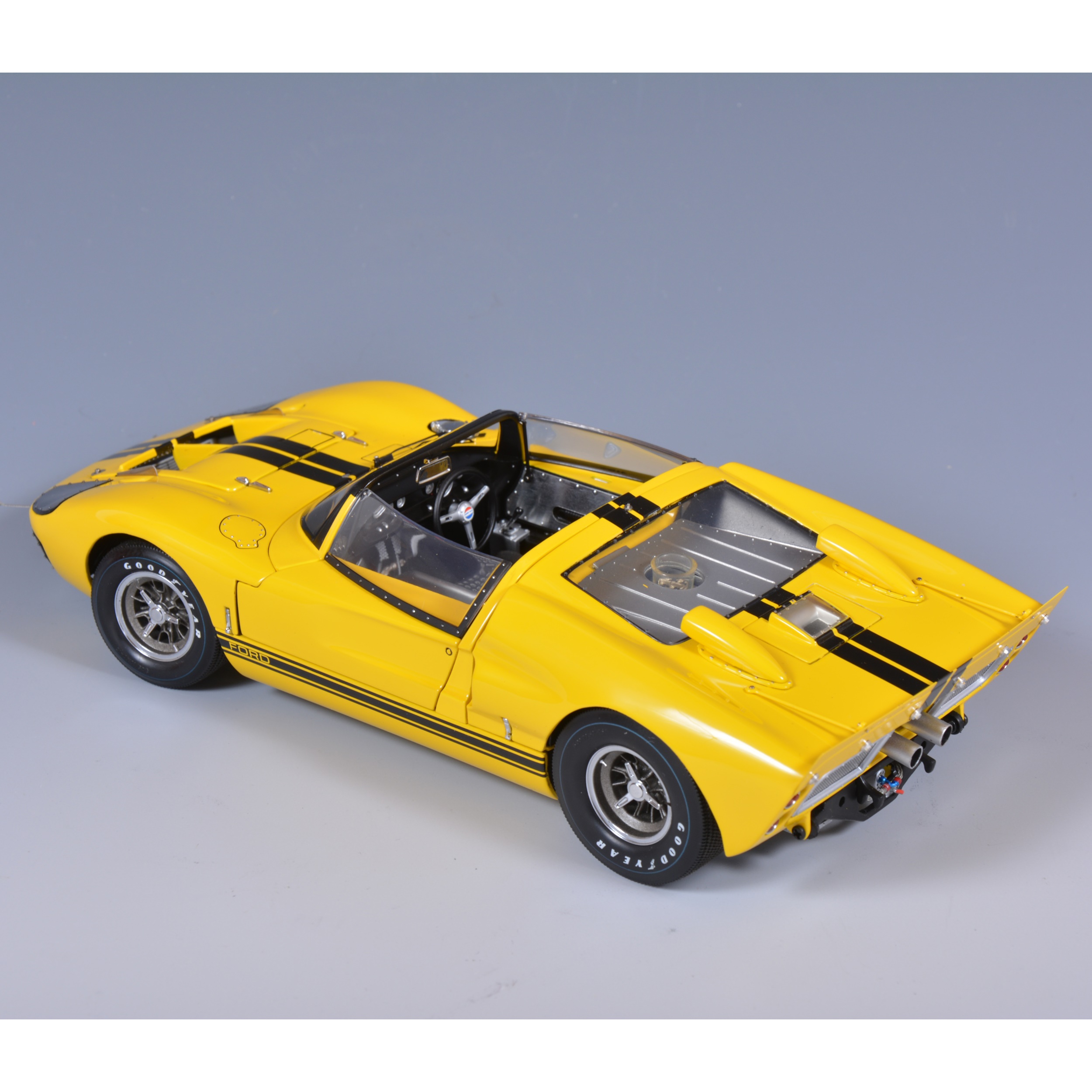 Lot 95 - Exoto 1:18 scale model; Ford GT40 MkII