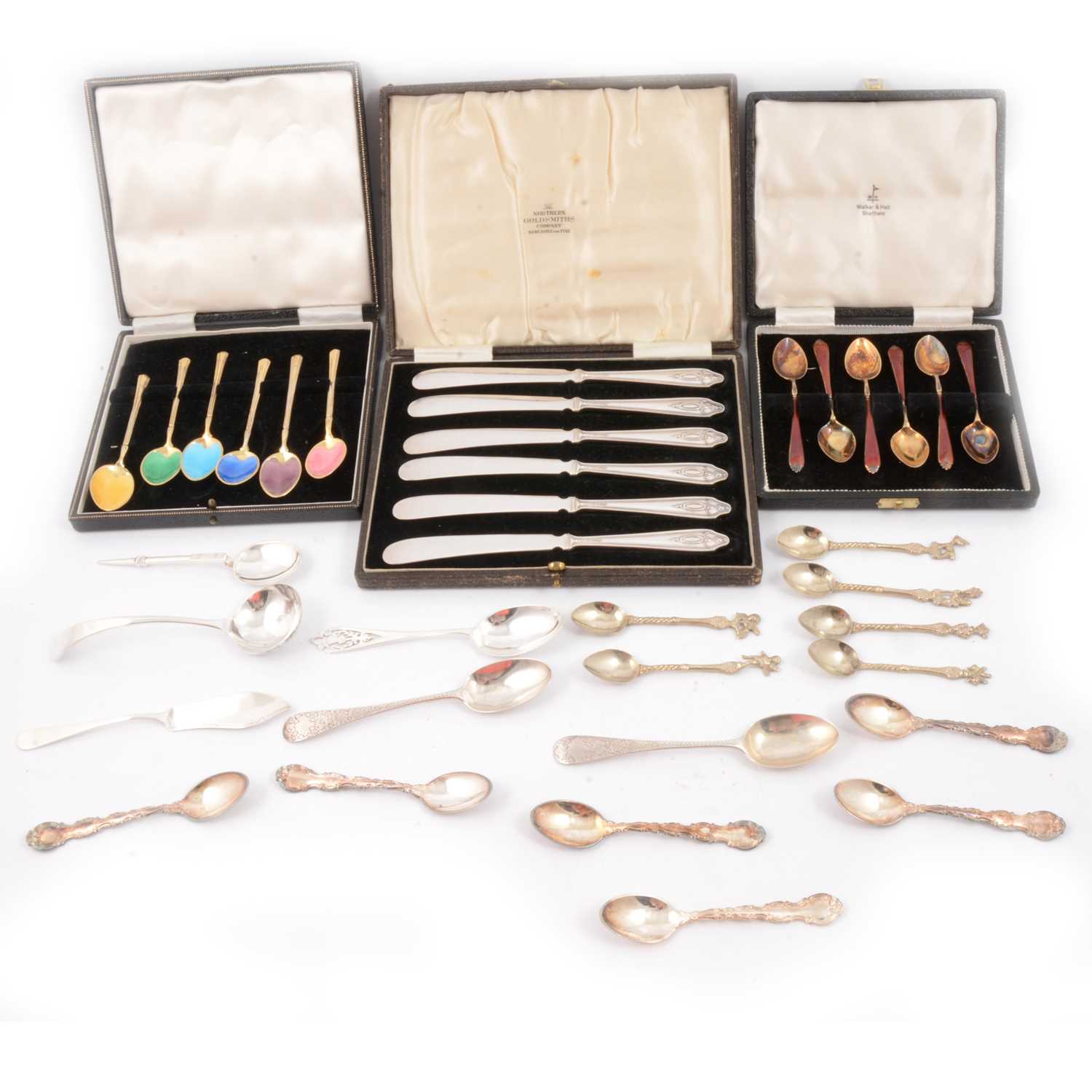 Lot 202 - Cased and loose silver plated flatware,