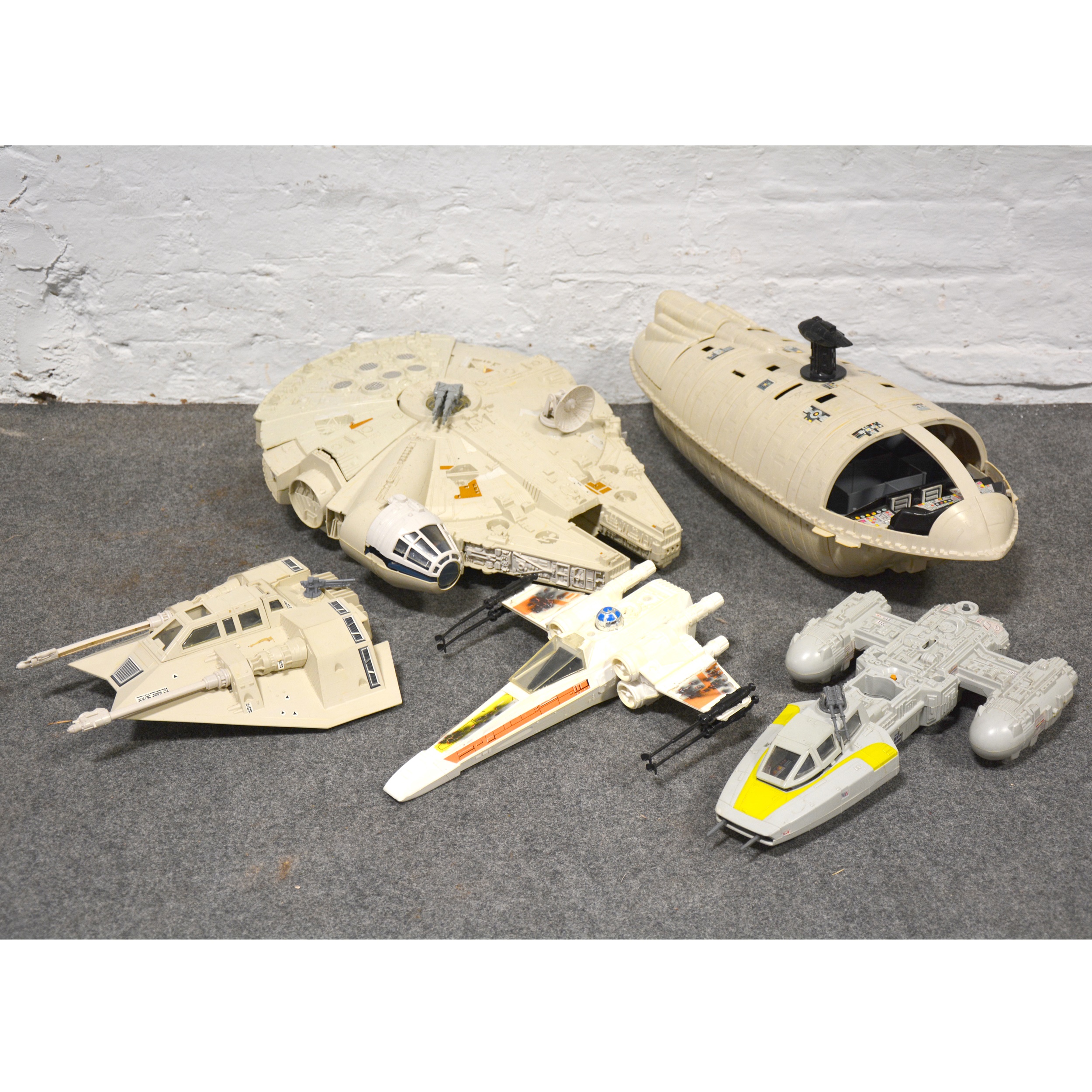 Lot 293 - Five original Star Wars vehicle and