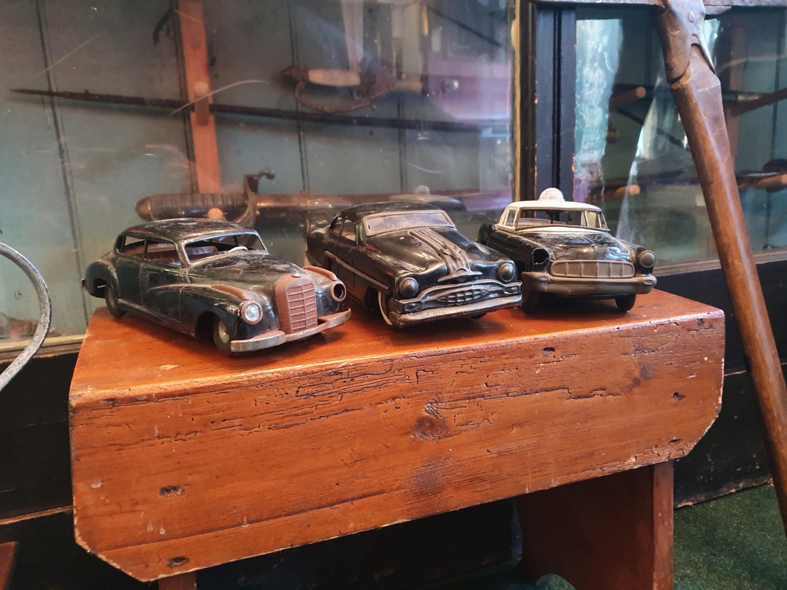 Lot 174 - Three tinplate cars,