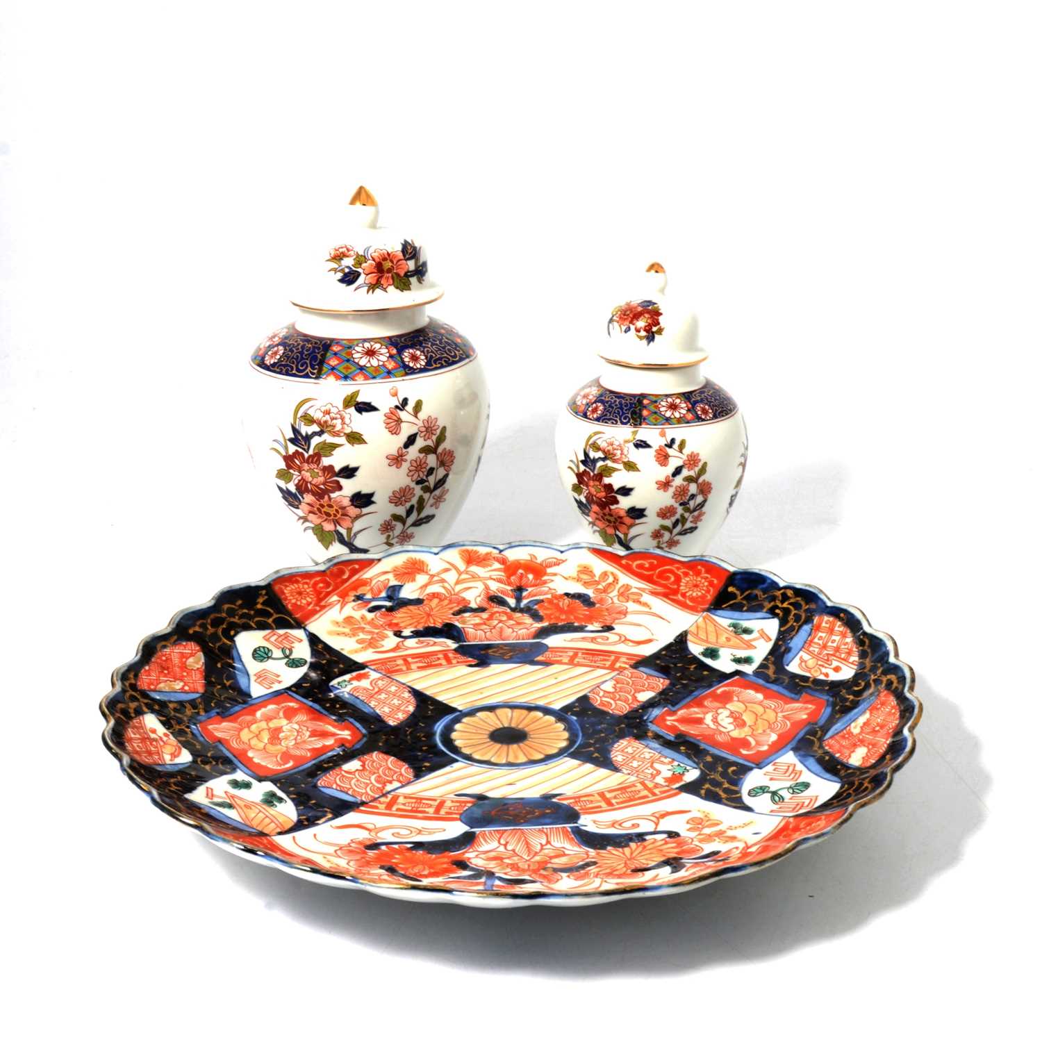 Lot 69 - Japanese Imari pattern plate, other bowls and
