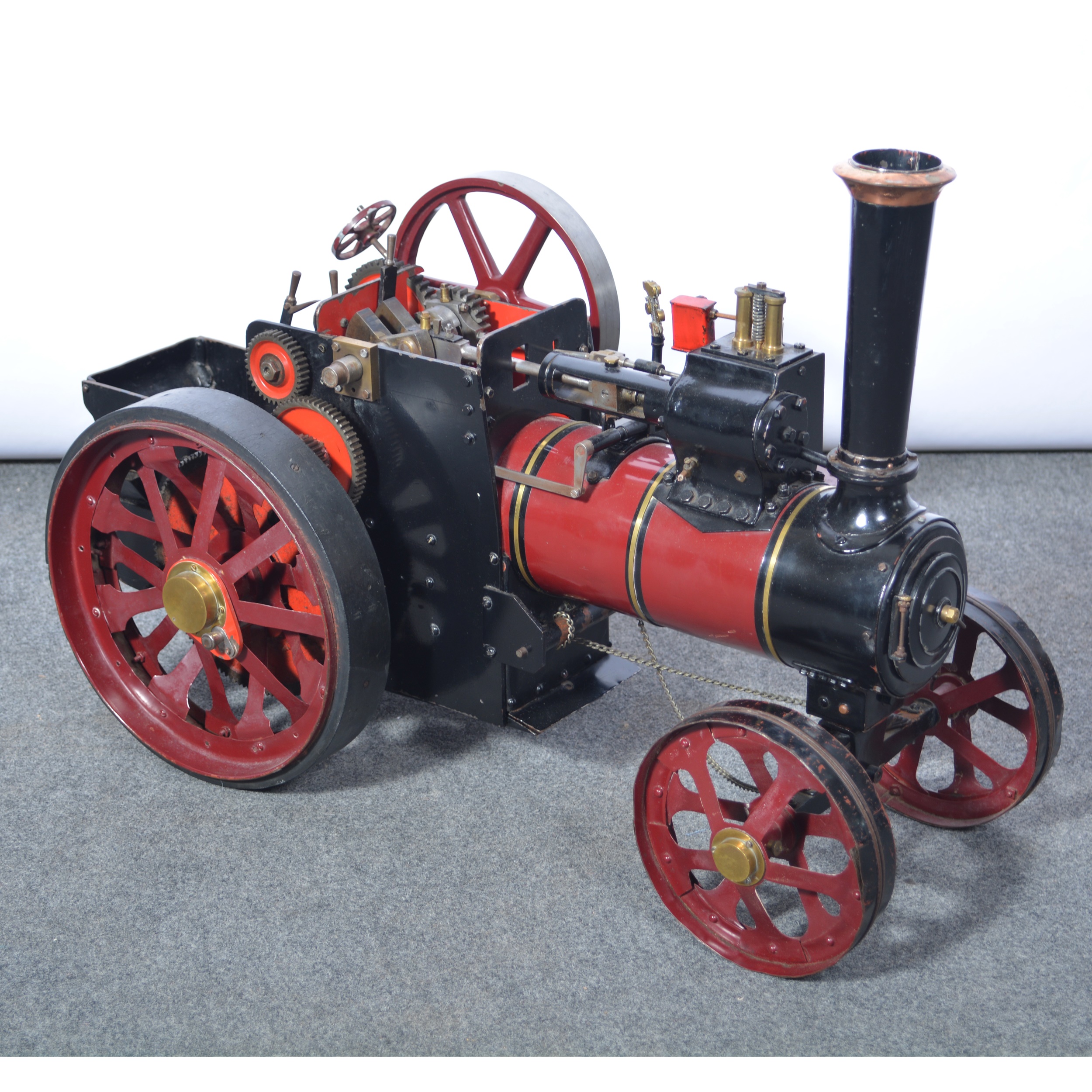 Lot 1 - 1 ½ inch scale traction engine, gas-fired, to