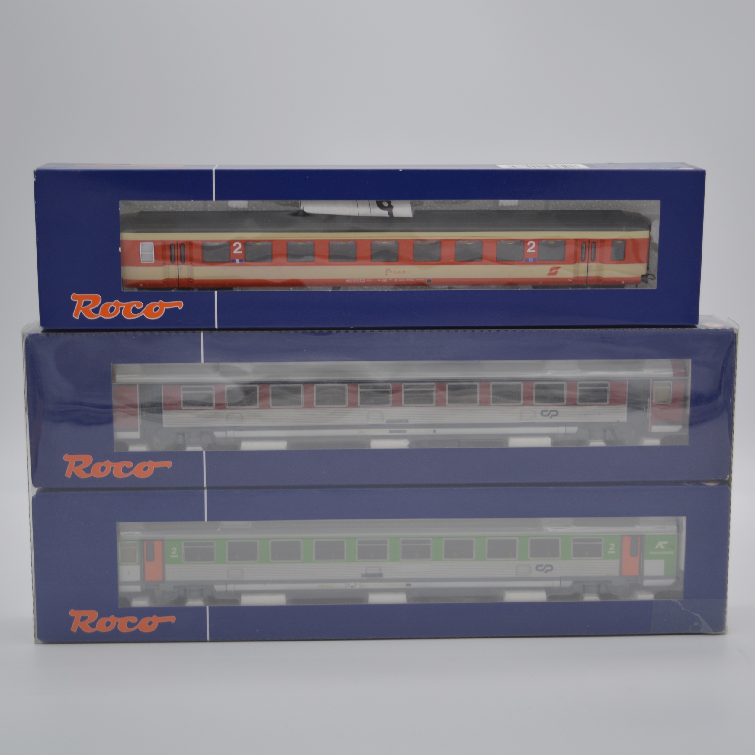 Lot 32 - Two Roco HO gauge model railway passenger