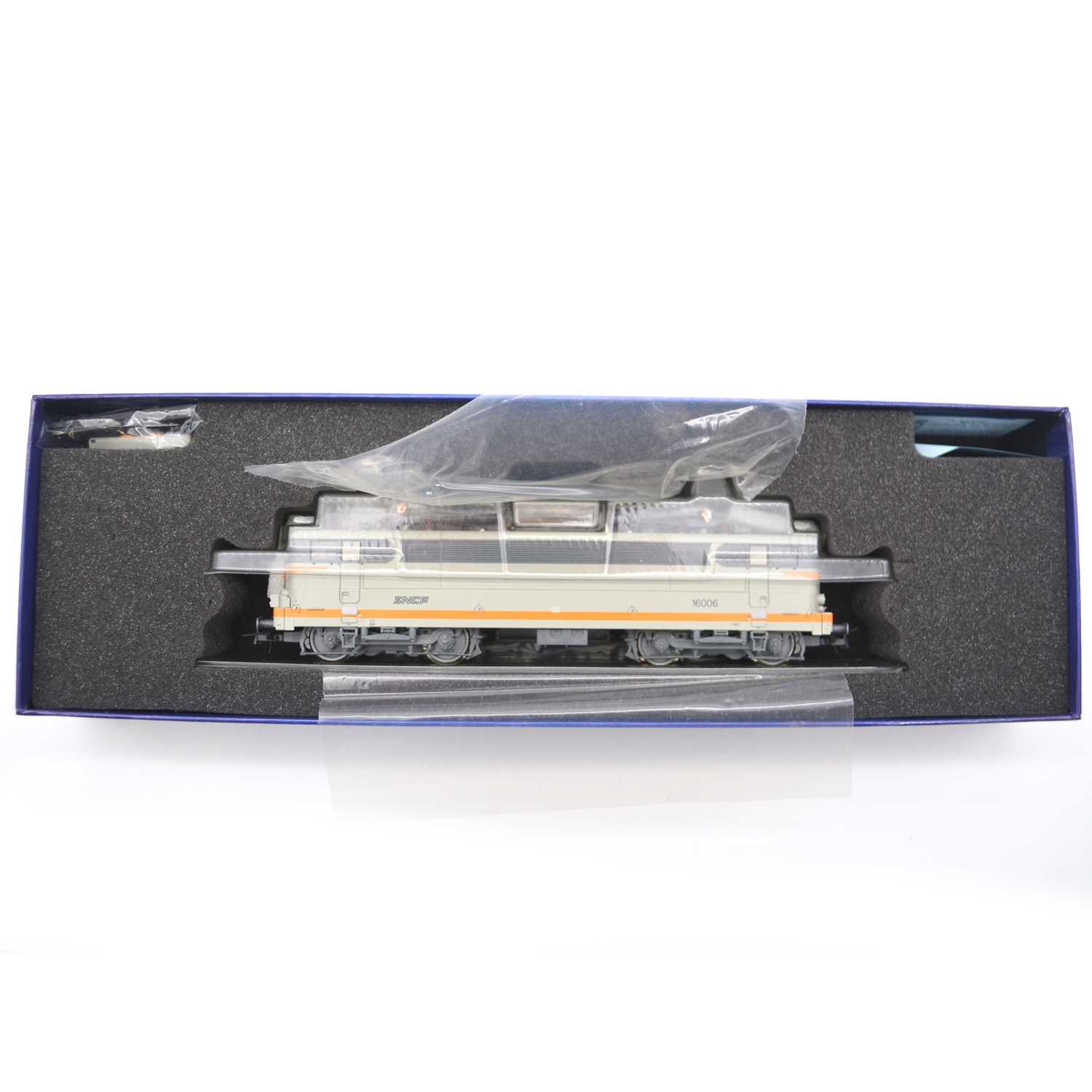 Lot 327 - Two Roco HO model railway diesel locomotives