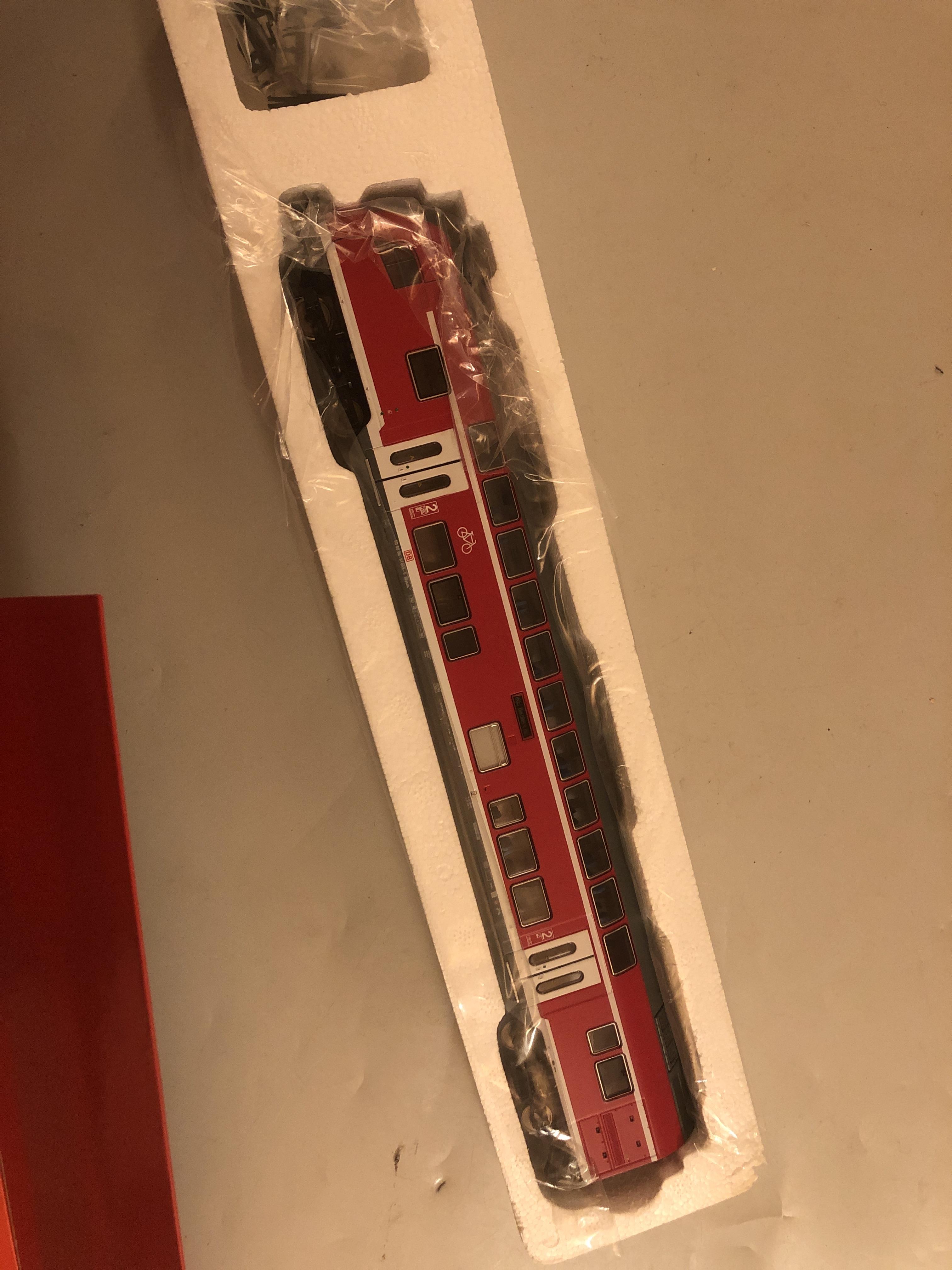 Lot 110 - Five Hobby Trade HO gauge model railway