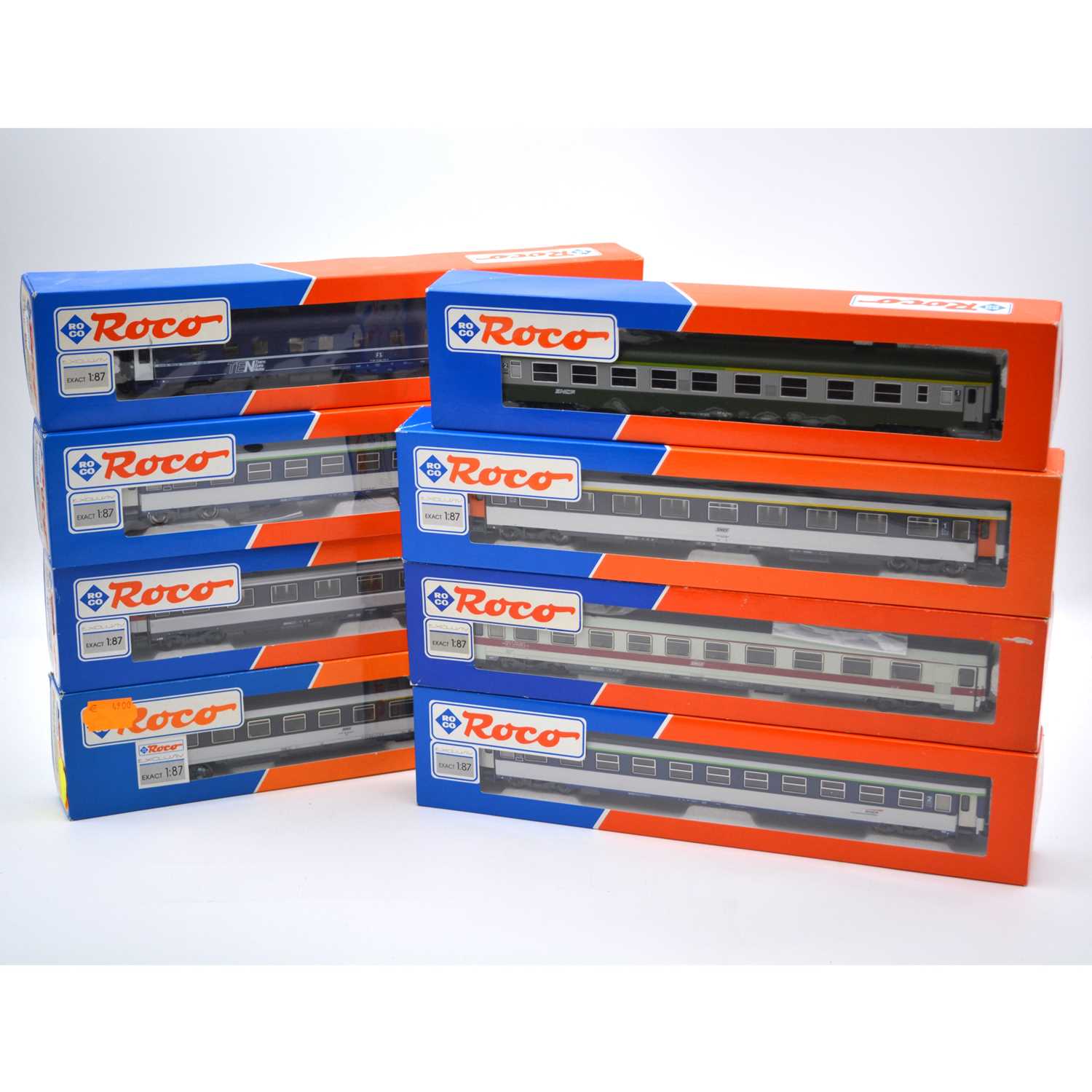 Lot 357 - Eight Roco HO gauge model railway passenger