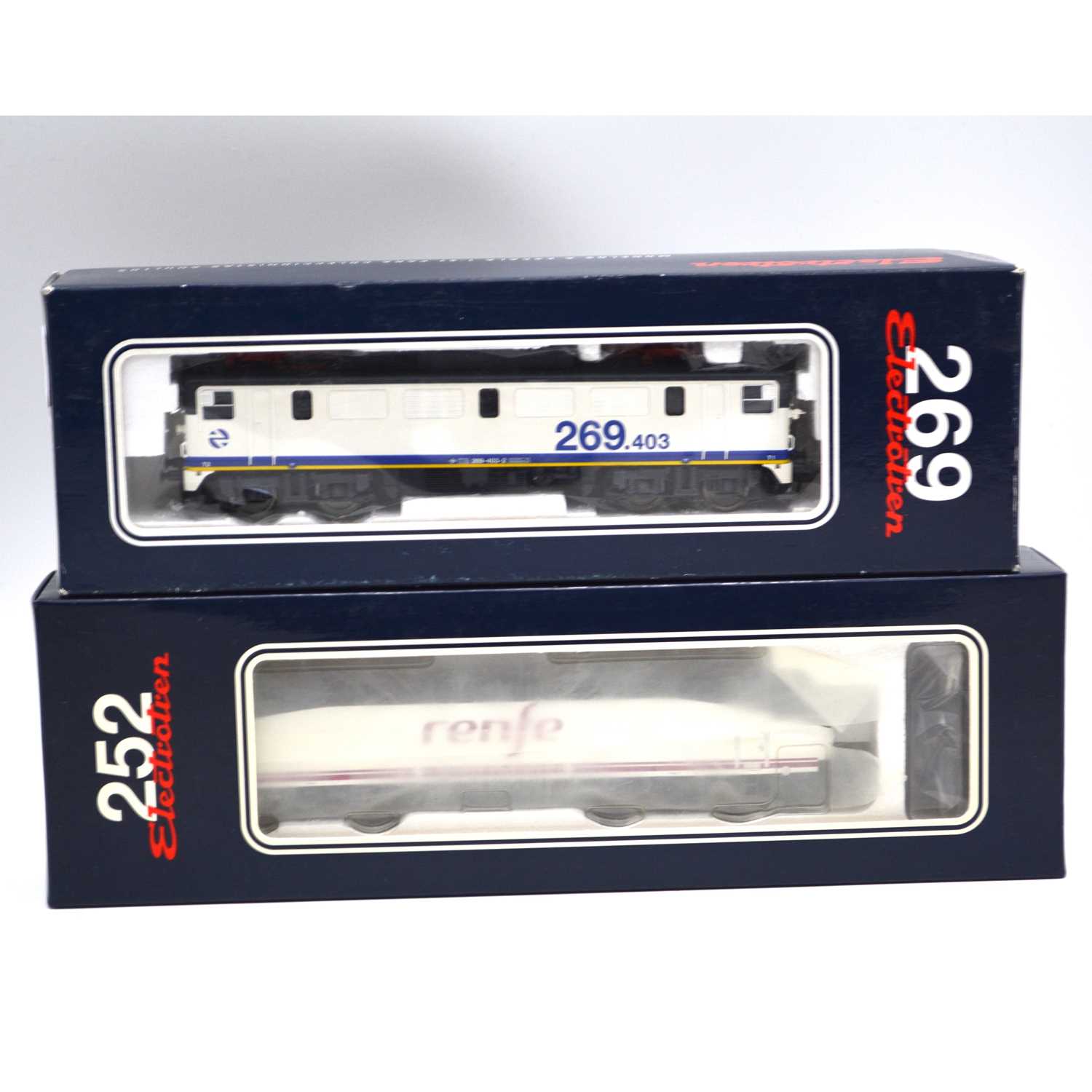 Lot 467 - Electrotren HO gauge model railway