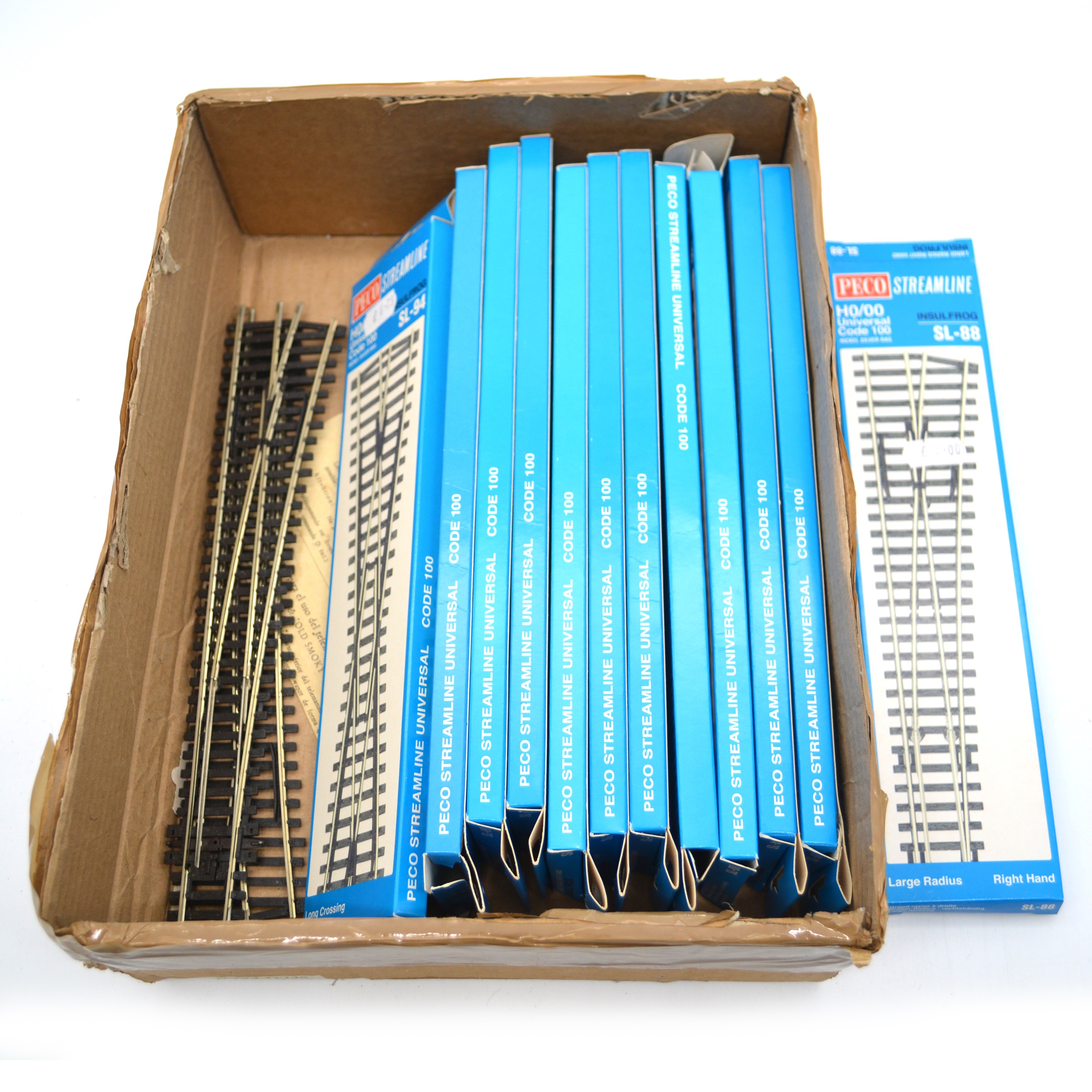 Lot 192 - Peco OO gauge model railway track points,