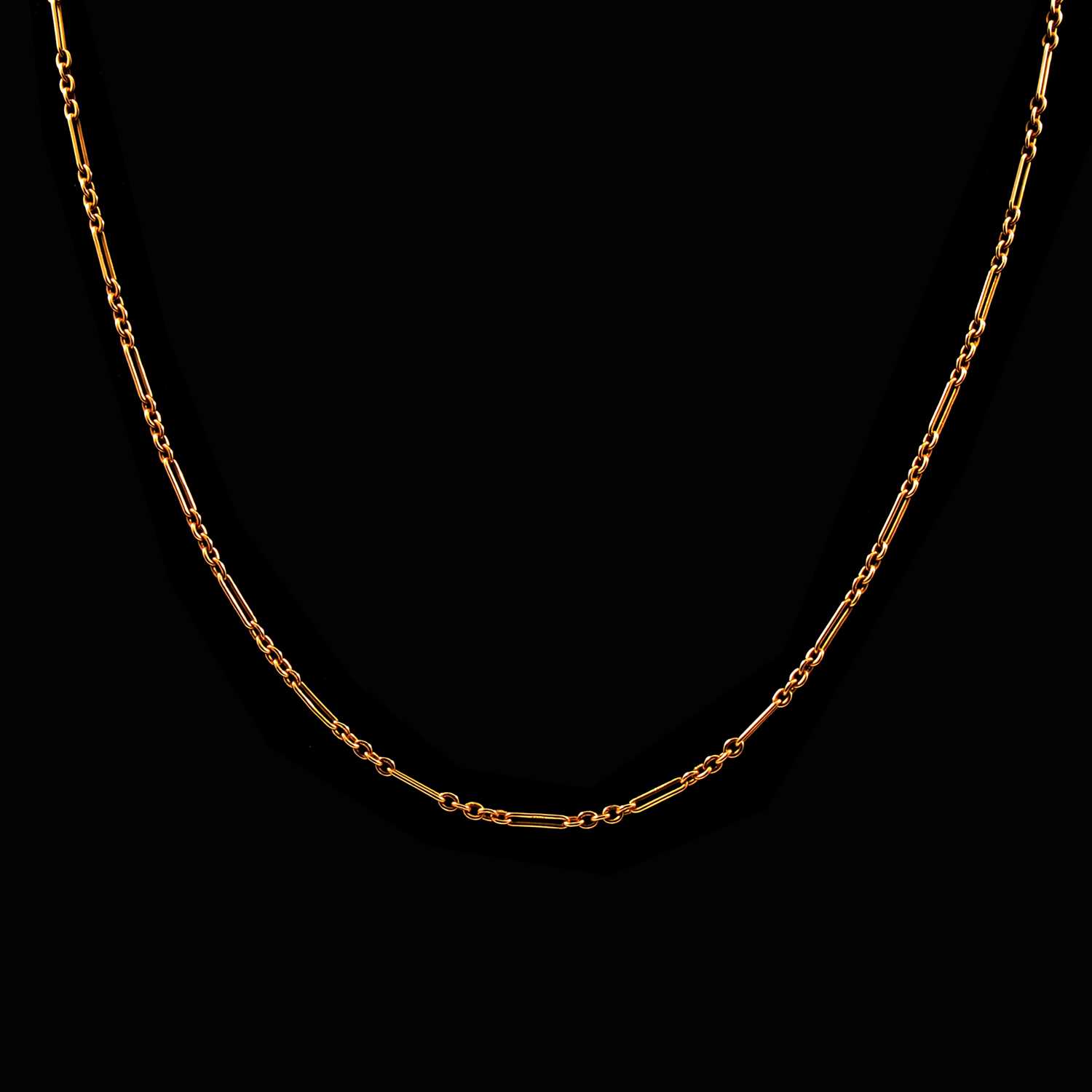 Lot 156 - A yellow metal chain link necklace.