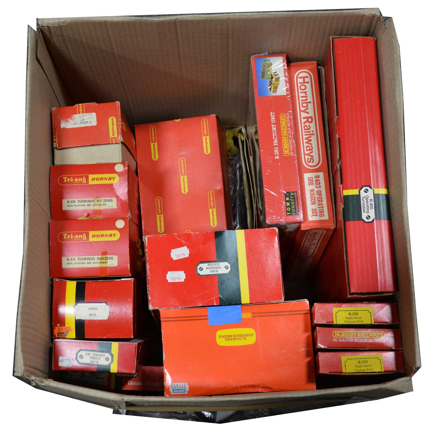 Lot 52 - Fifteen Hornby and Tri-ang OO gauge model