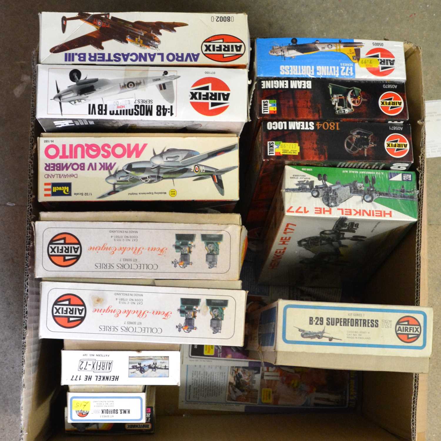 Lot 386 - Thirteen Plastic model kits, thirteen
