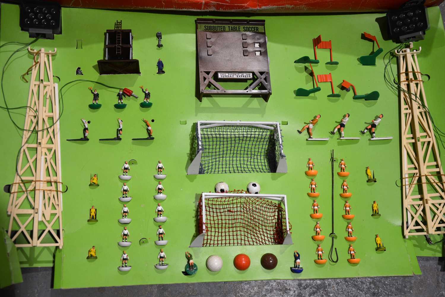 Lot 42 - Subbuteo Munich World Series Edition set and