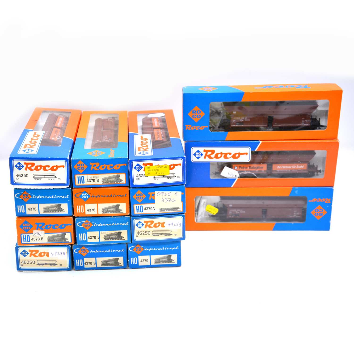 Lot 190 - Fifteen Roco HO gauge model railway