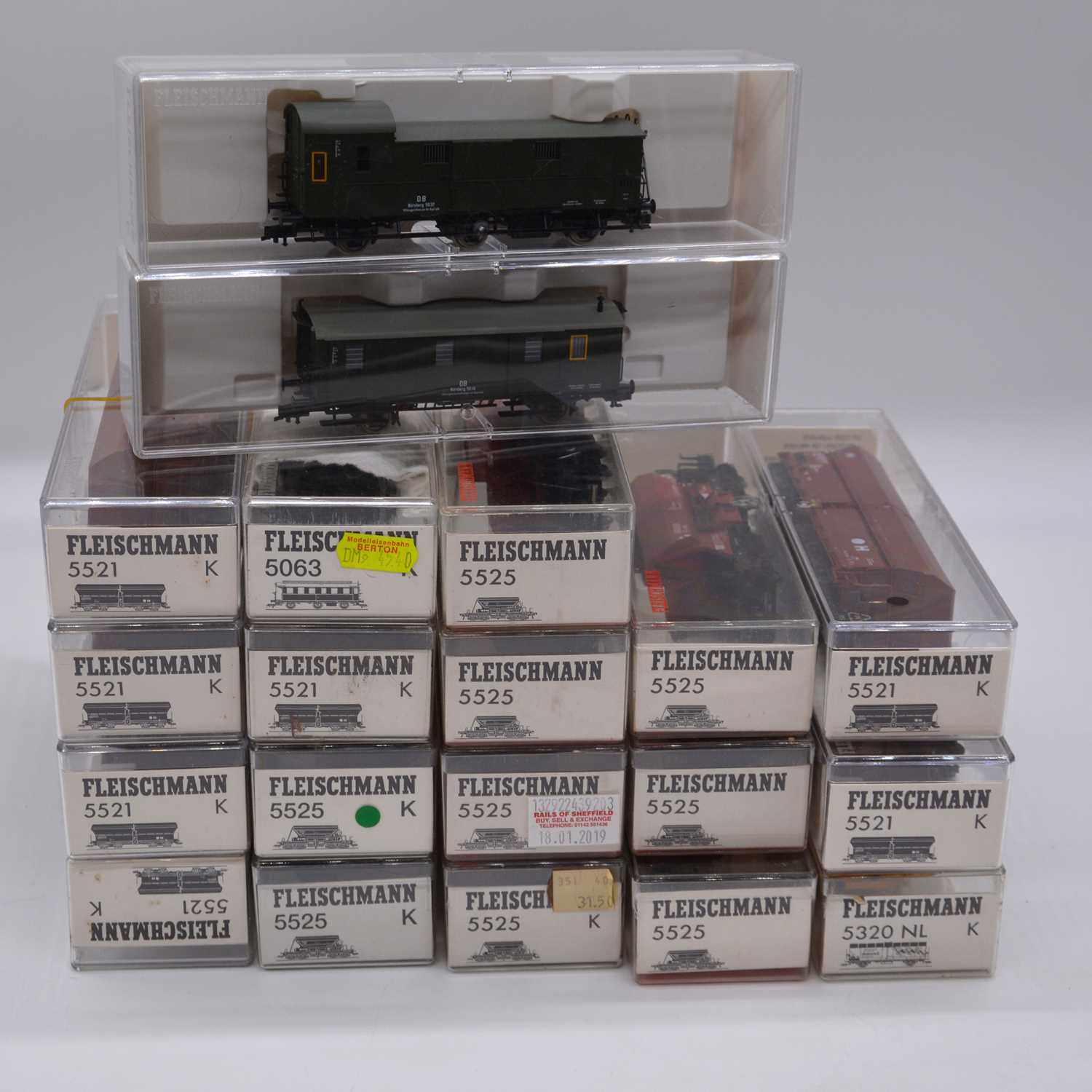 Lot 408 - Twenty Fleischmann HO gauge model railway