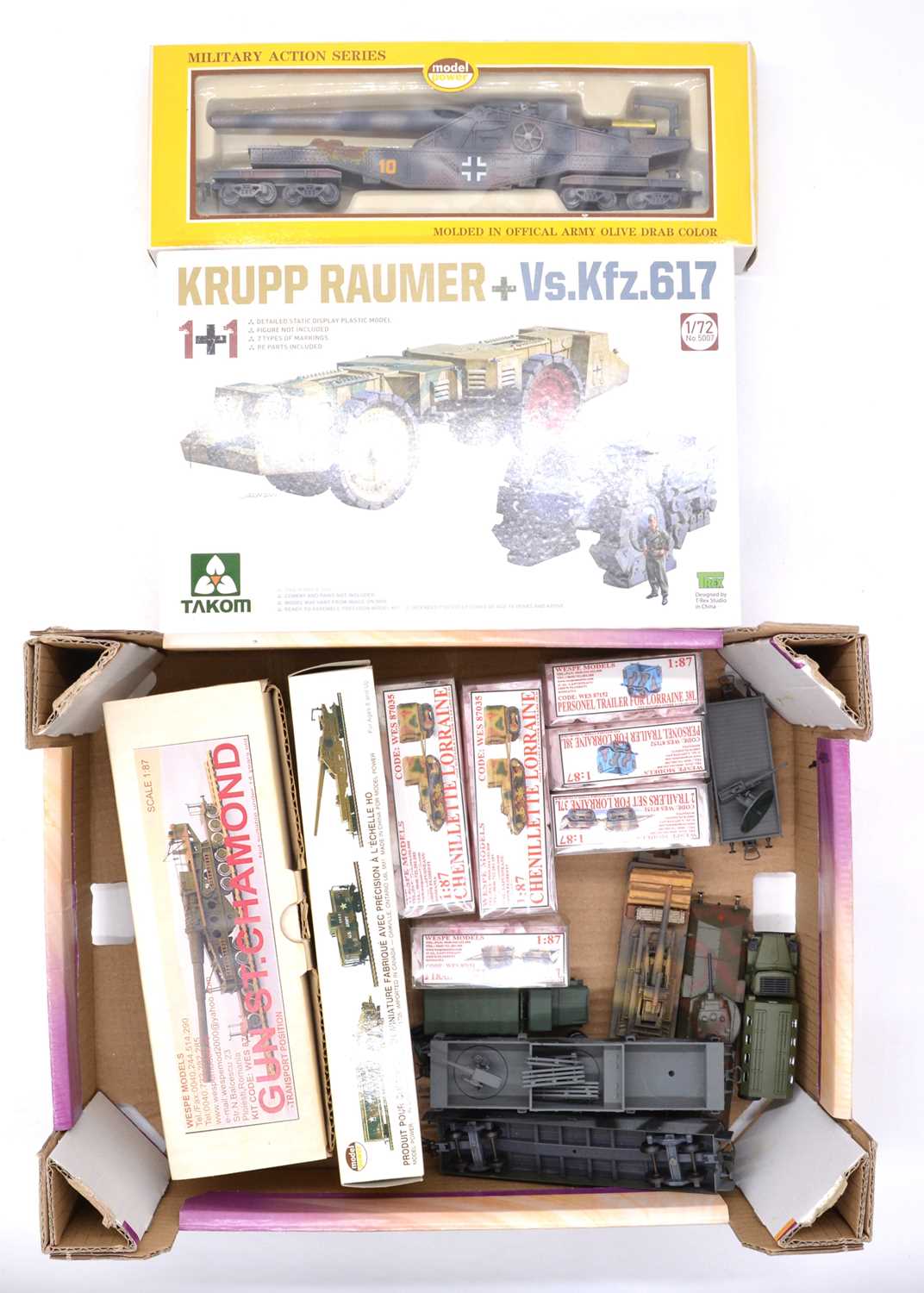 Lot 133 - Military track-side models and kits, mostly